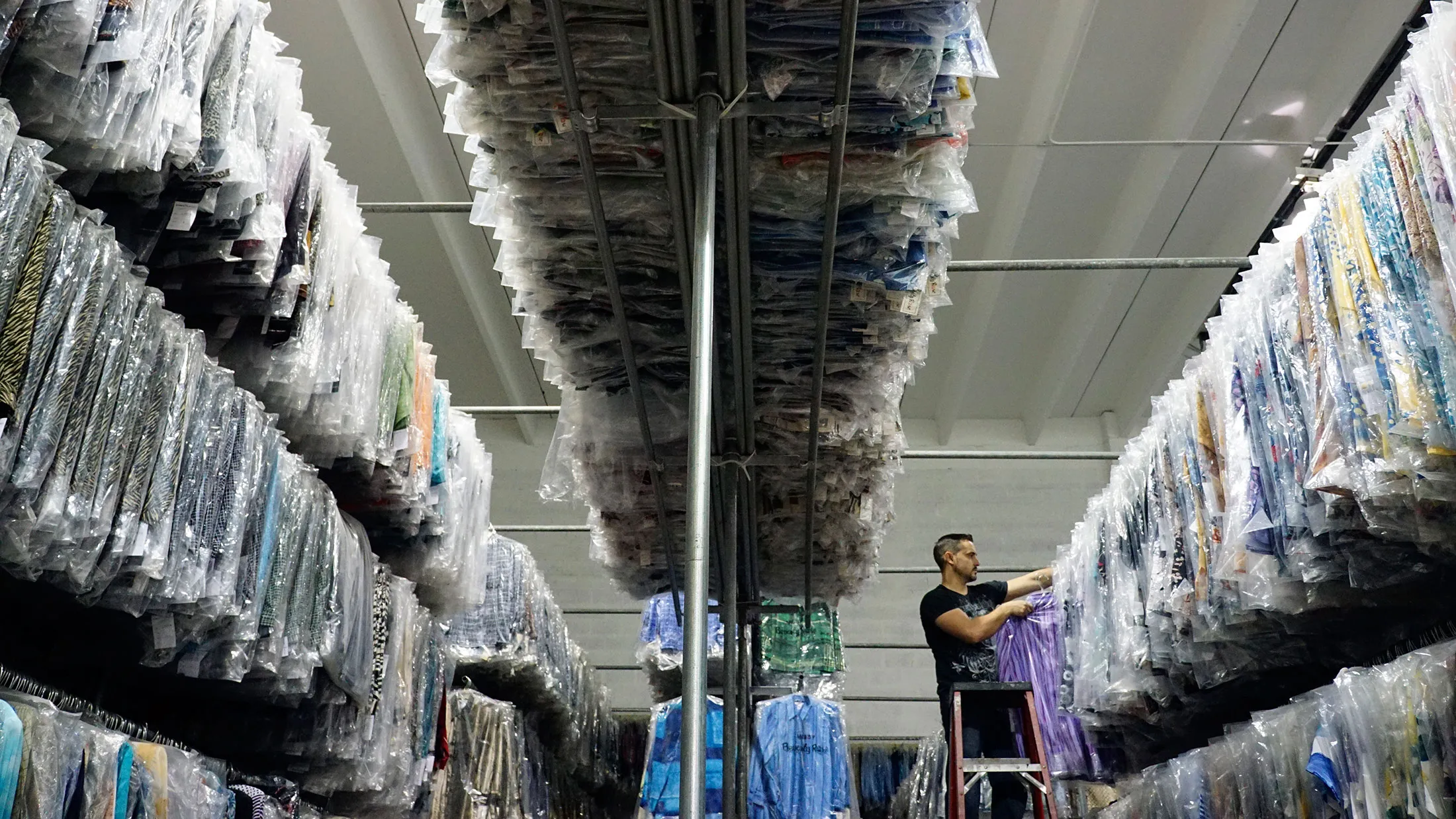 Jobless Claims in U.S. Hold Below 300,000 for a 14th Week - Bloomberg