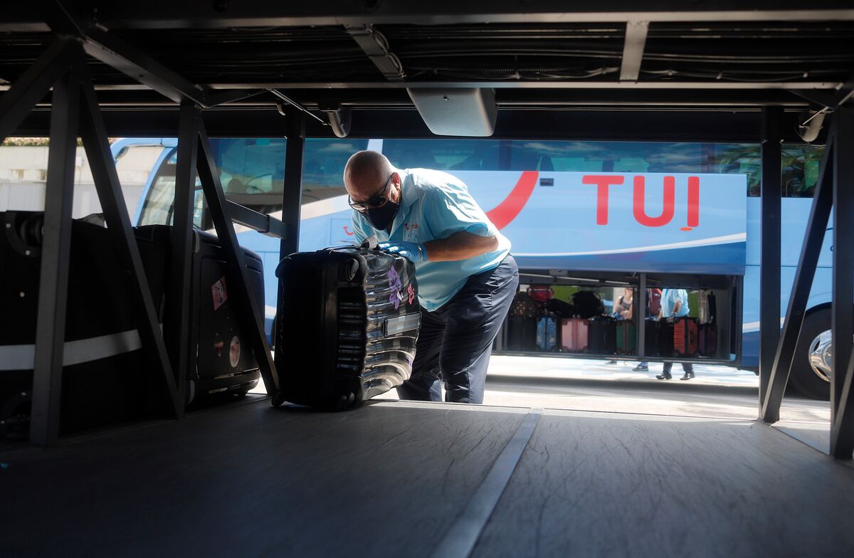 TUI Says Cost Cutting Goal in Sight as It Slashes Overheads - Bloomberg