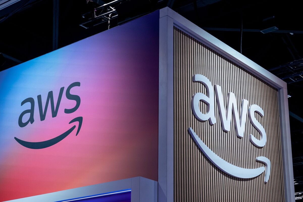 Amazon Investors Bet on AWS to Pull the Stock Out of Its Malaise ...