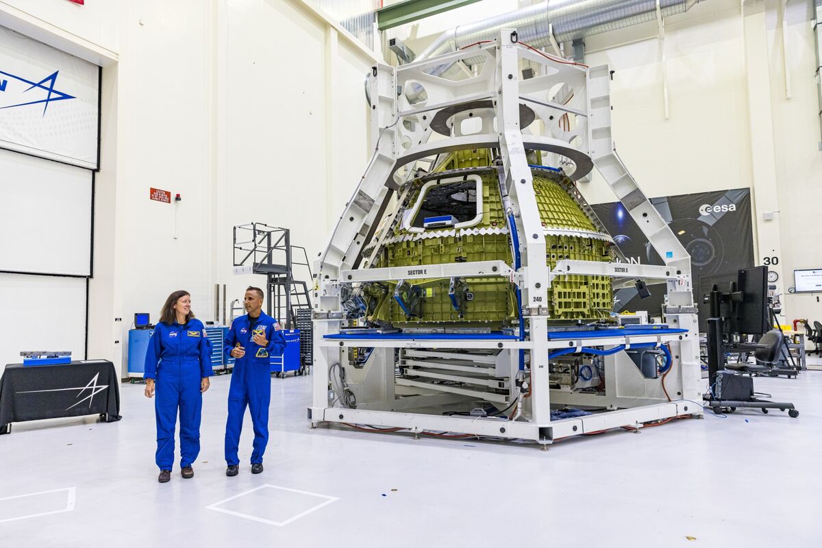 NASA Delays Human Moon Landing Mission to 2026 - Bloomberg