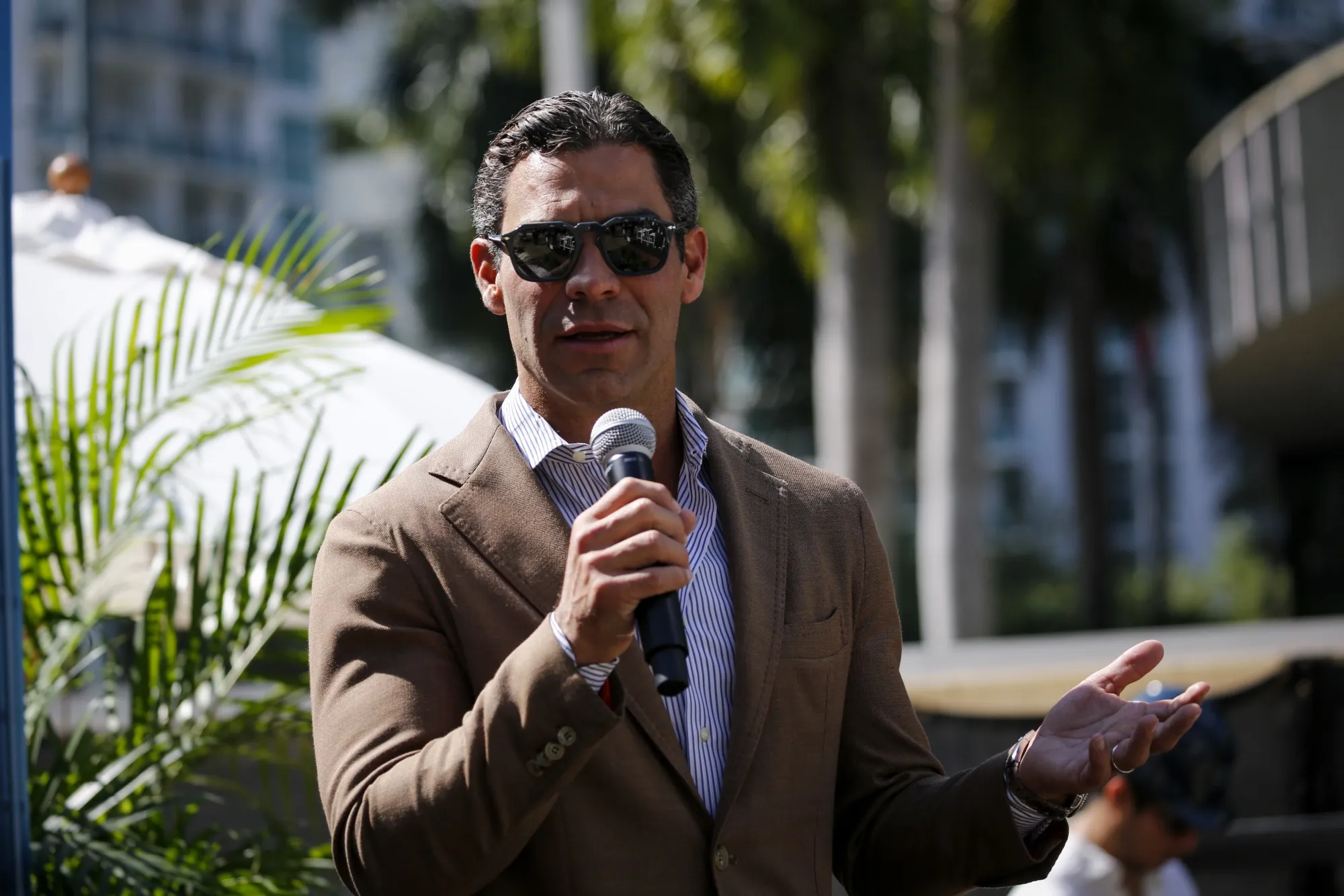 Miami Mayor Francis Suarez Launches 2024 Bid Against Trump, DeSantis - Bloomberg