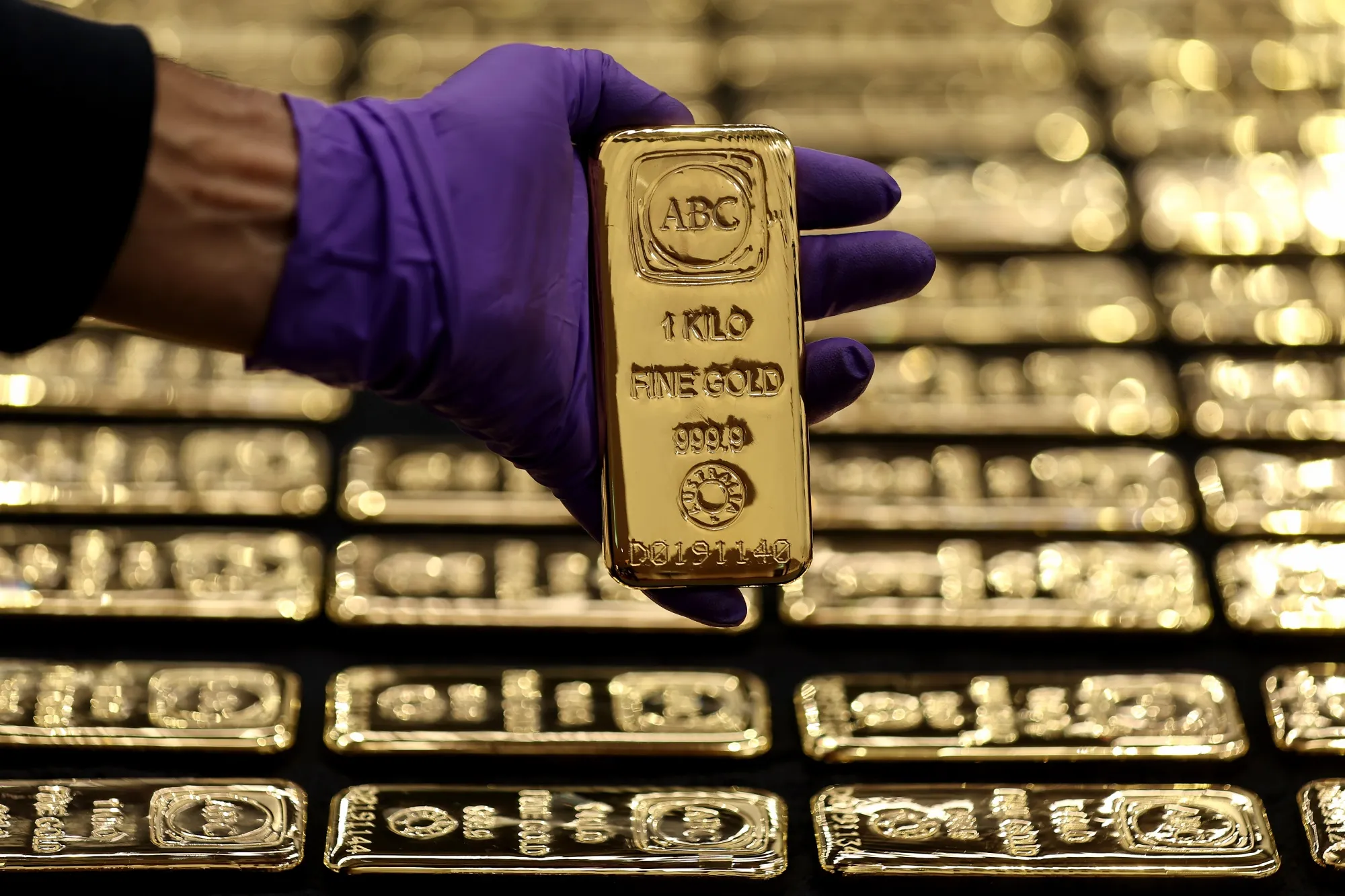 Los lingotes de oro por primera vez valen un millón de dólares - Bloomberg