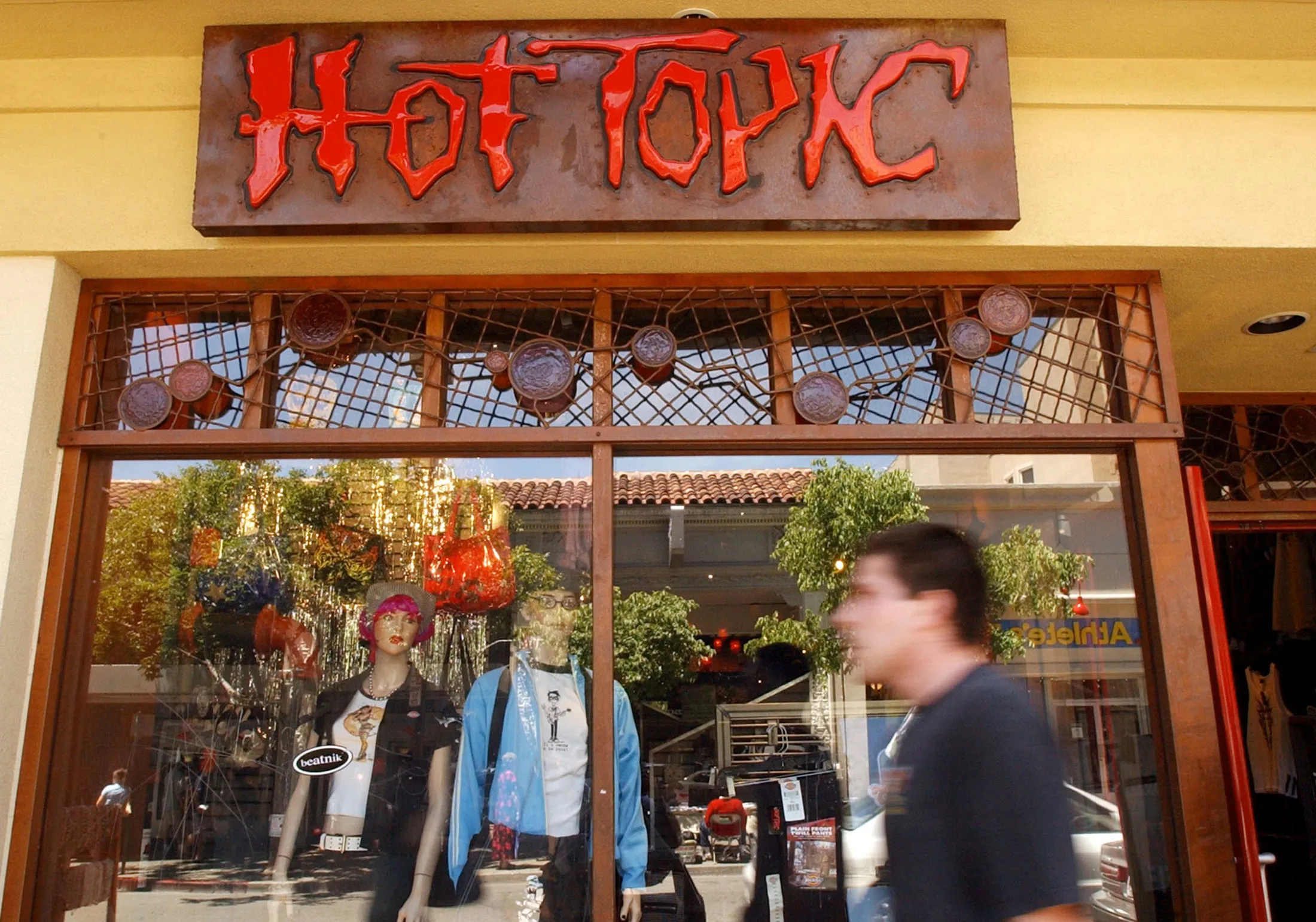 Geek Website Lures Another Suitor After Bid From Hot Topic - Bloomberg