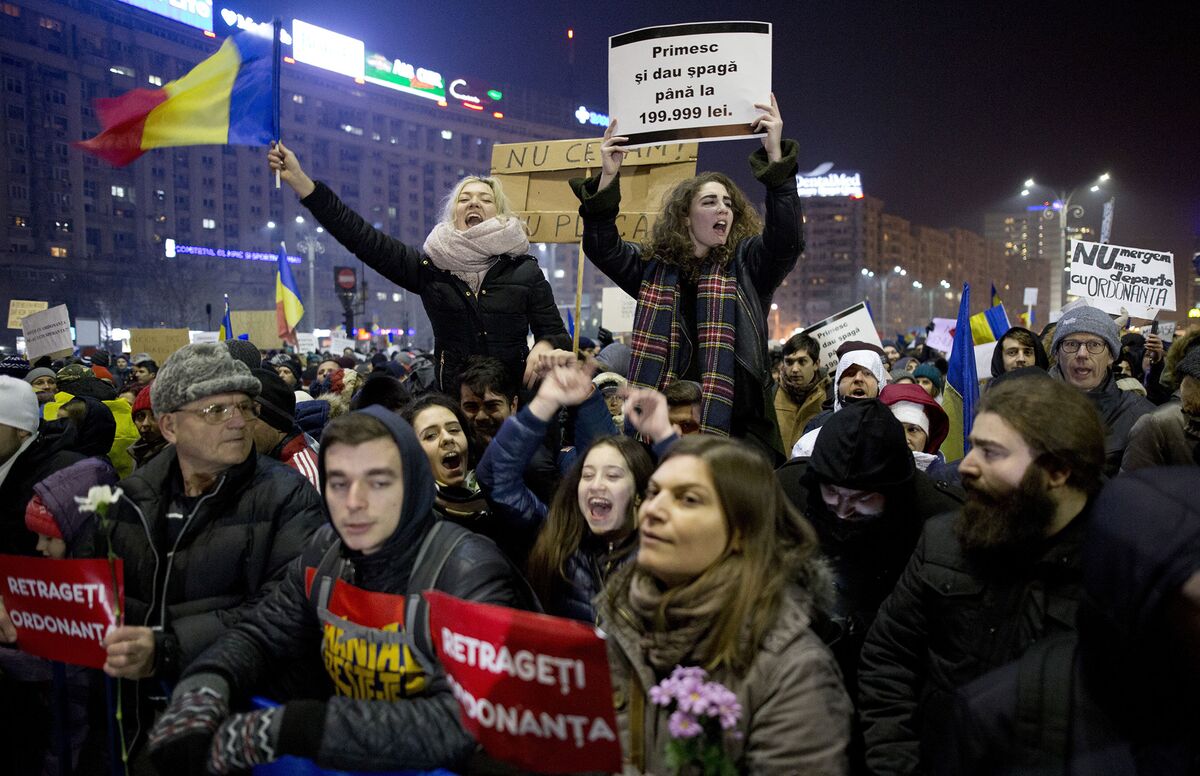 Romanian Government Backs Down on Graft Decree Amid Protests - Bloomberg