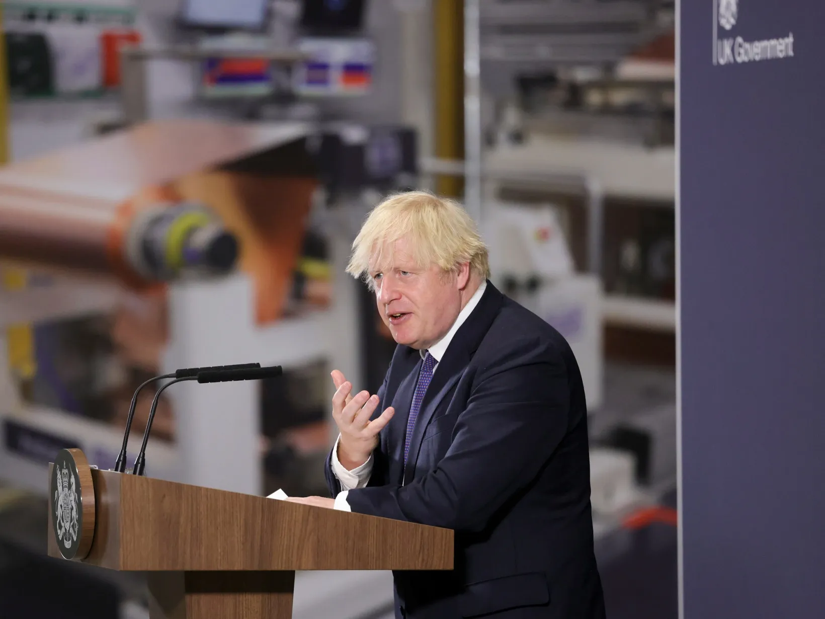 Johnson Vows to Hand Powers to Towns and Counties in England - Bloomberg