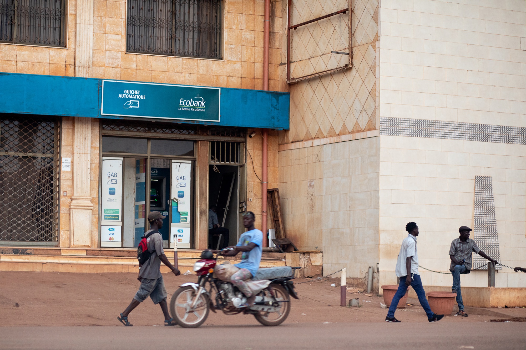 Ecobank Sees Slower Growth in 2022 on Weak Africa Currencies - Bloomberg
