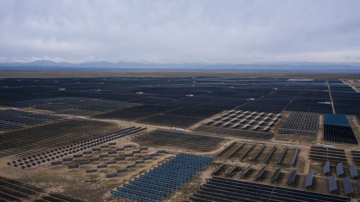 China’s Solar Giants Power Up New Panels to Drive Profits - Bloomberg