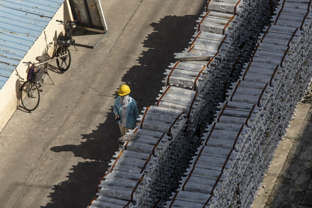 Aluminum Squeeze Deepens as Spreads Tighten and Inventories Drop ...
