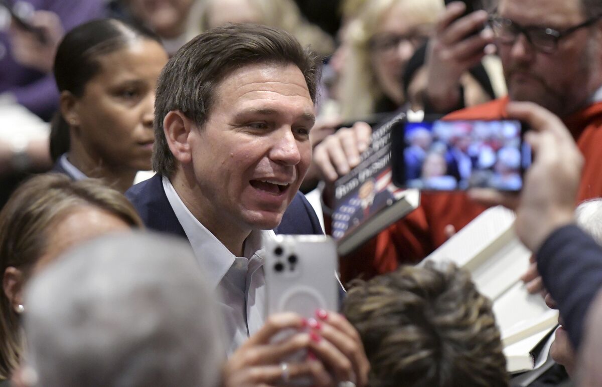 DeSantis Visits Iowa, Signaling 2024 Presidential Battle Against Trump ...