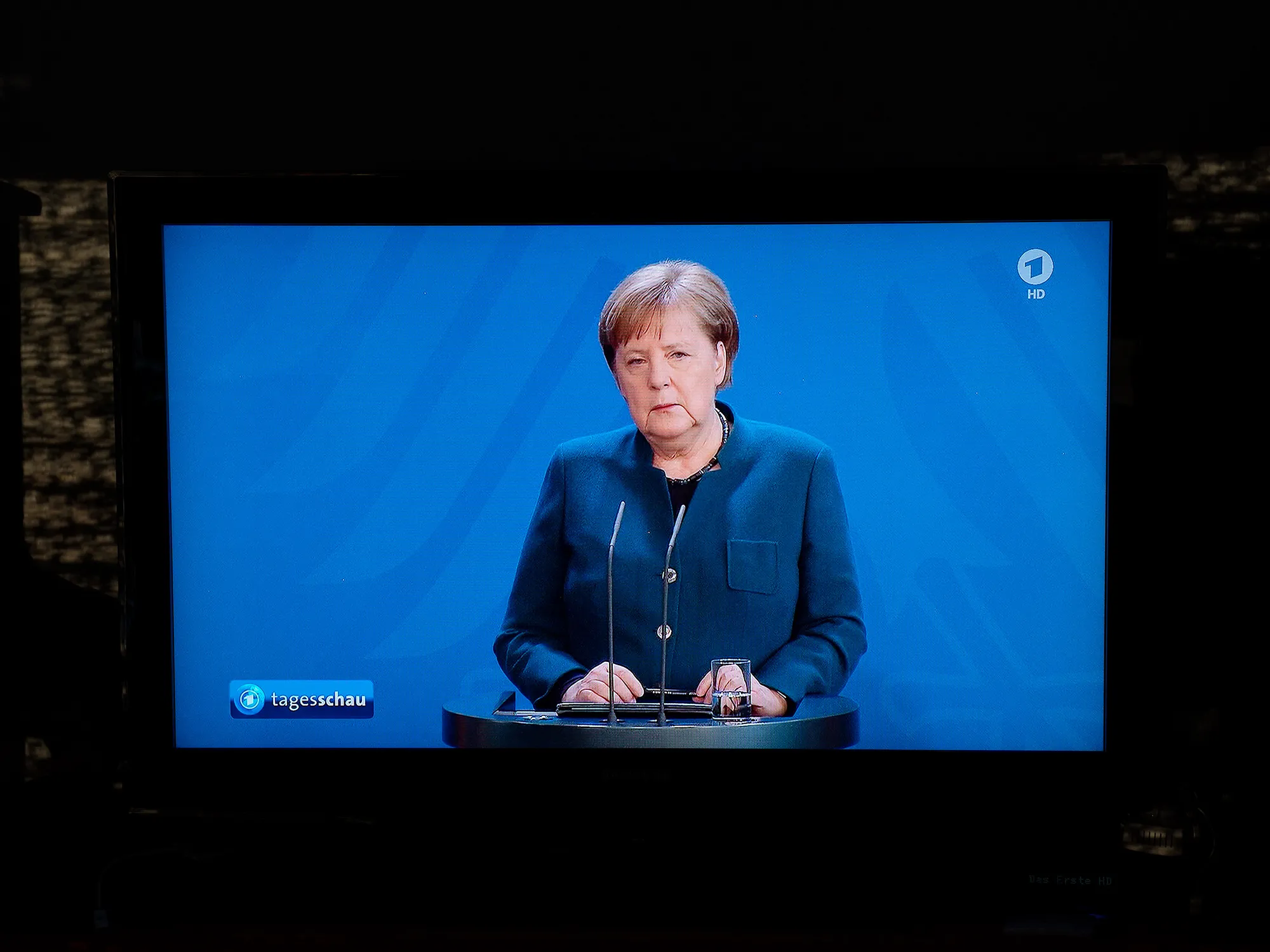 Merkel Returns to Work Virus-Free After 12-Day Quarantine - Bloomberg