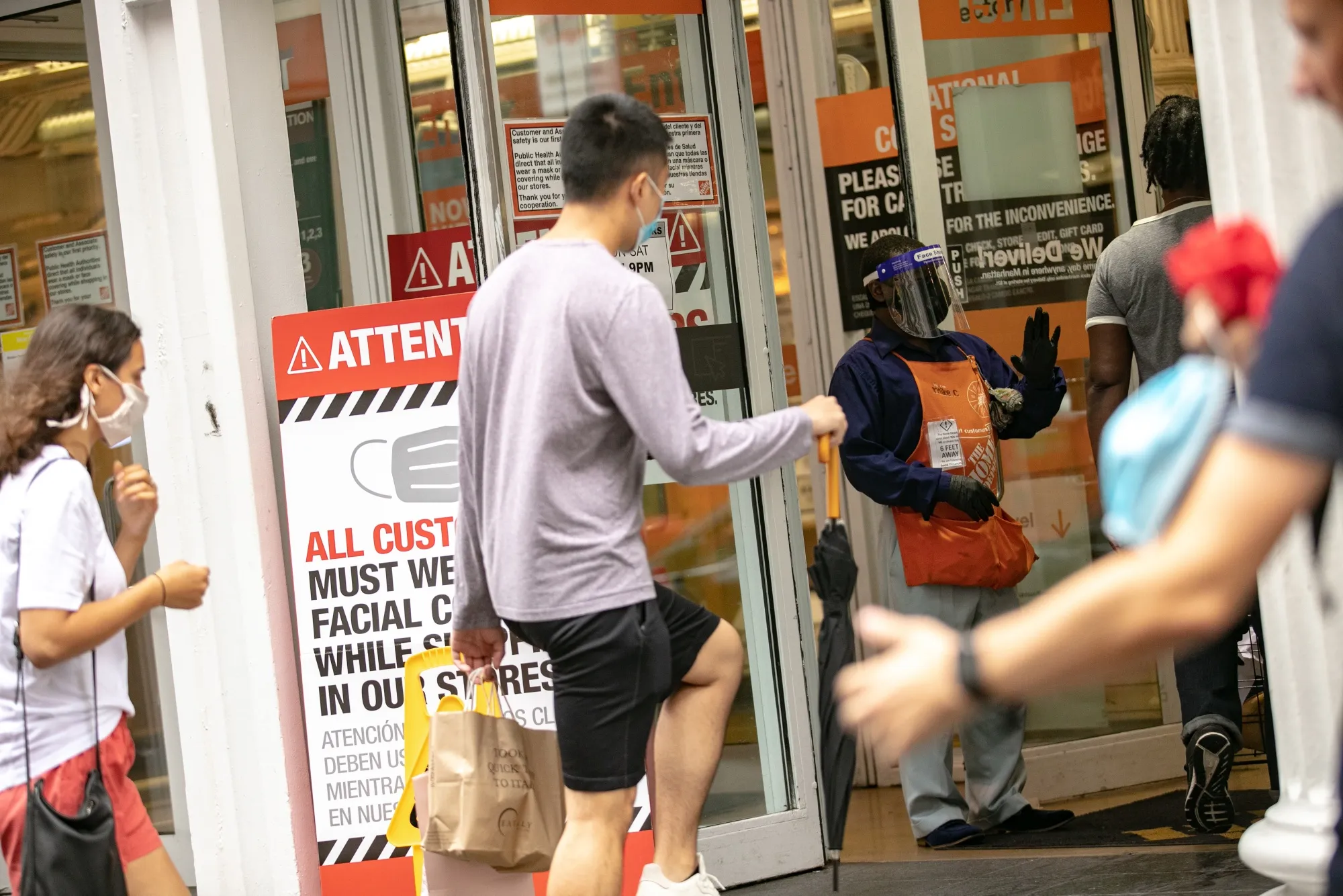 U.S. Record GDP Surge to Mask Moderation in Economic Rebound - Bloomberg