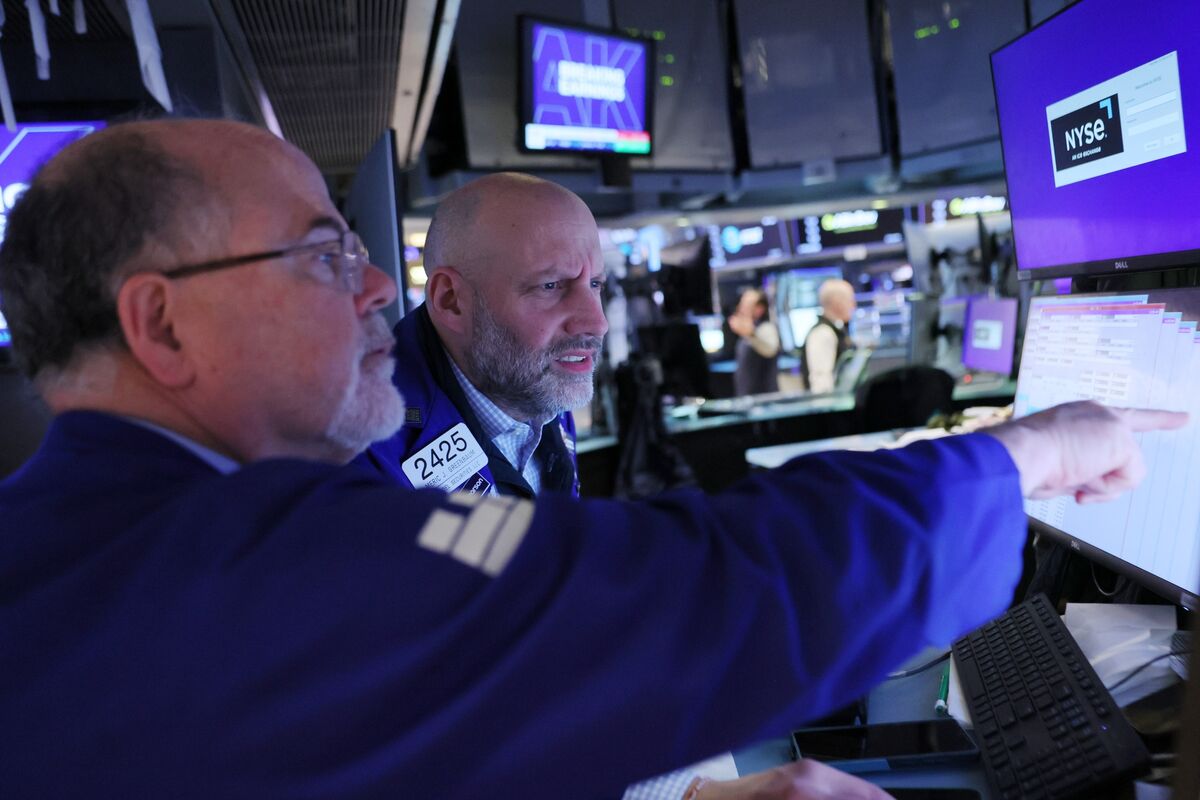 Middle East Conflict: Wall Street Traders Track S&P 500 Decline During ...