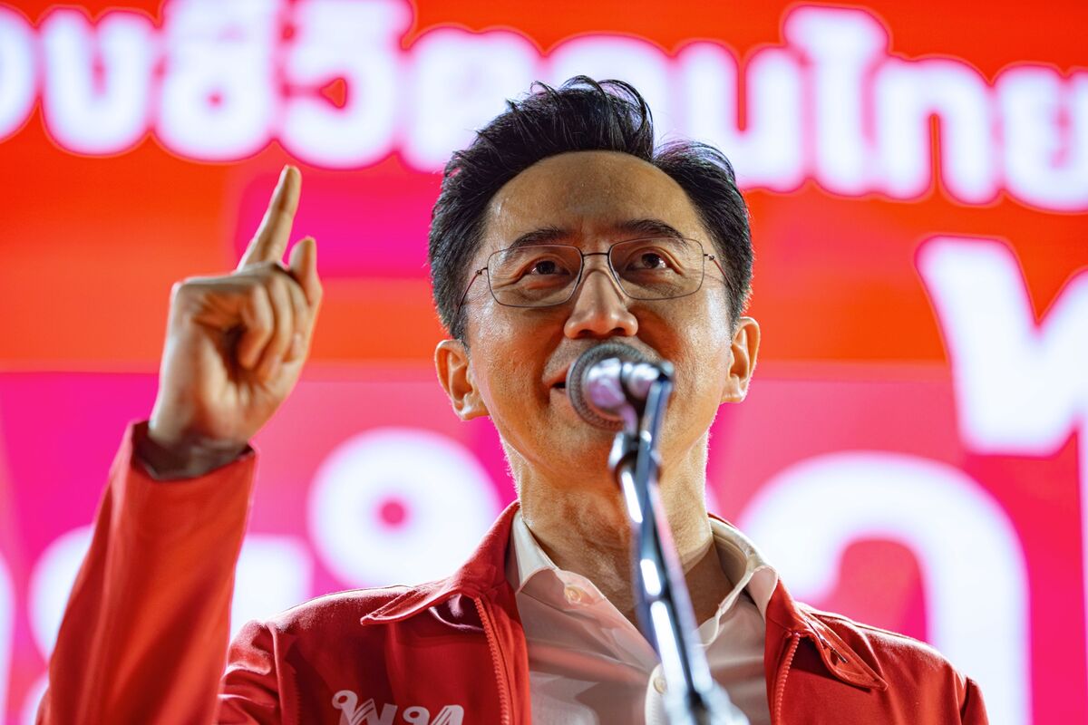 Thaksin Nephew Faces Balancing Act to Win Over Thai Electorate - Bloomberg
