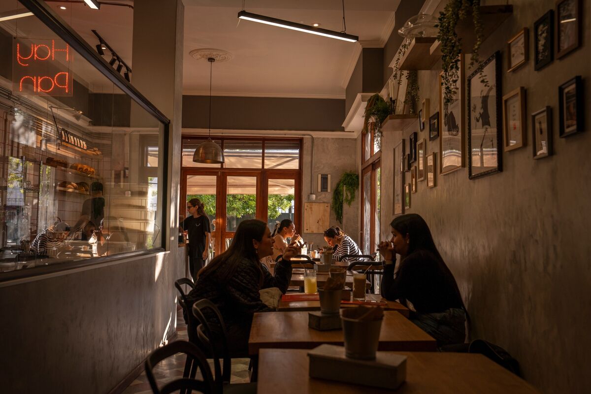 Chile Economic Activity Posts First Monthly Rise Since July - Bloomberg