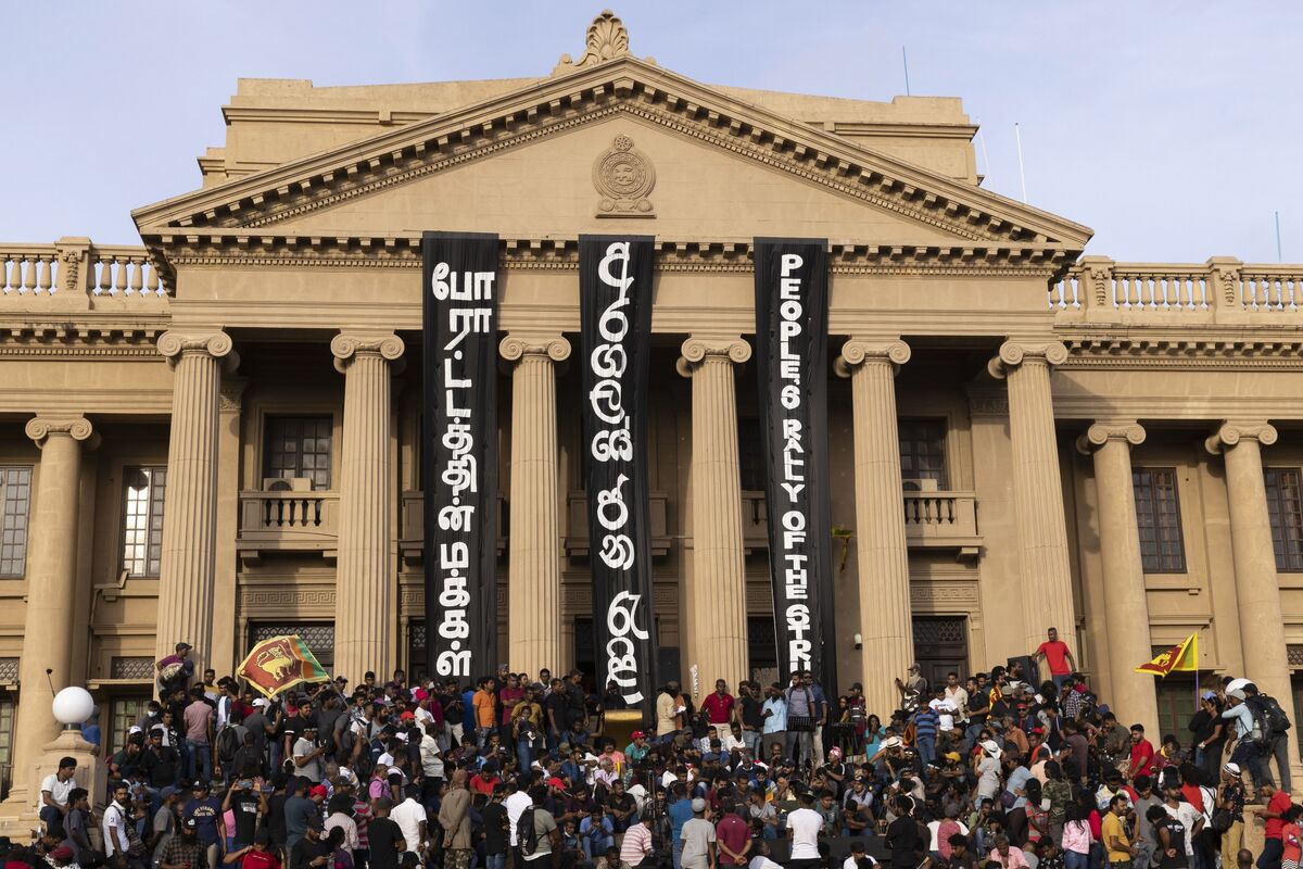 Sri Lanka Latest News: Tensions High in Colombo After President ...