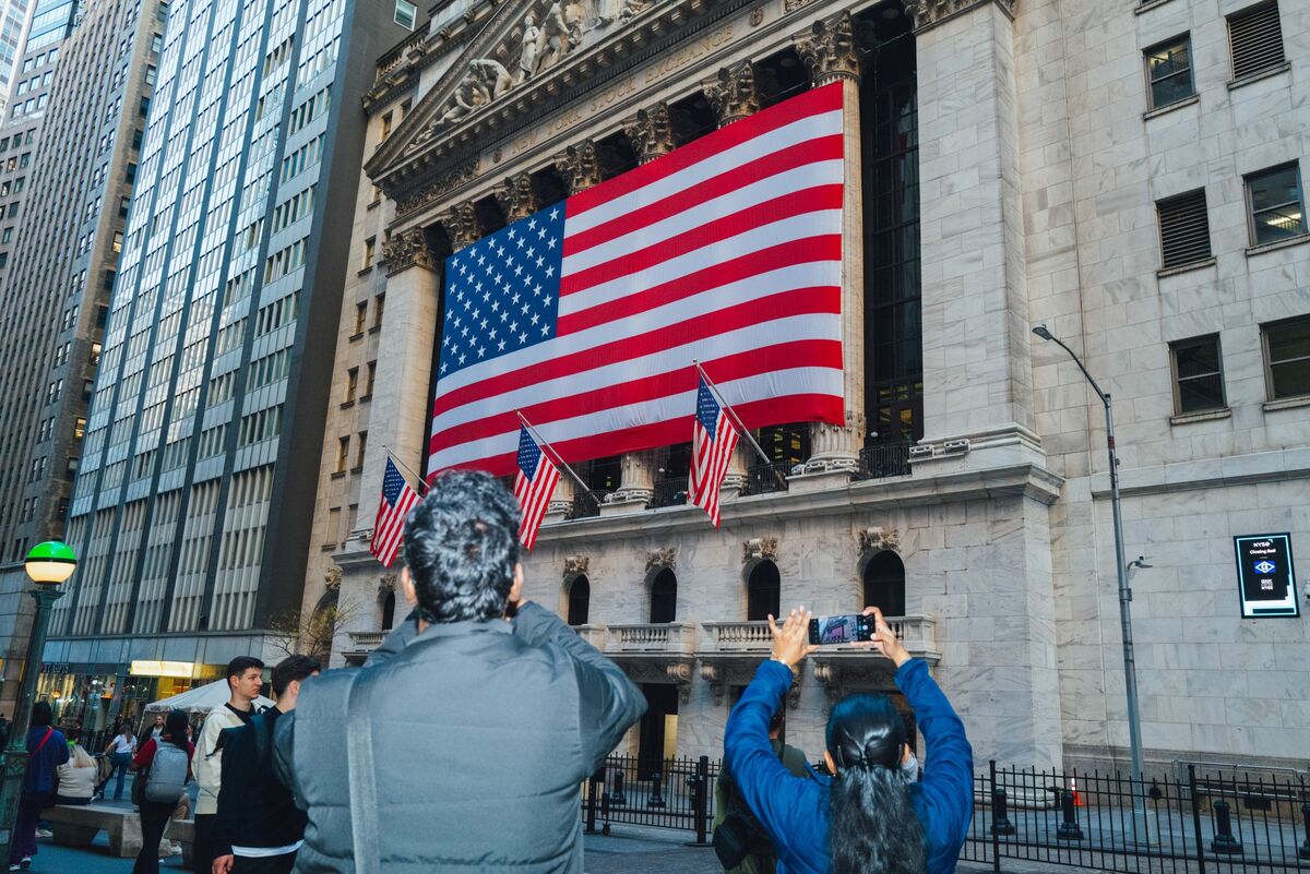Wall Street's Big Selloff Puts Pressure on America's Rich Households ...