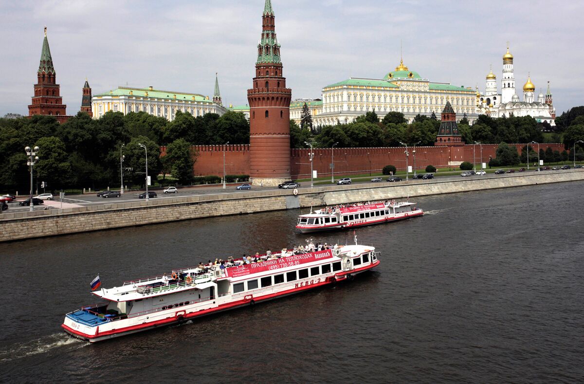 Russia Just Past Crisis, But Already Up Against Growth Limit - Bloomberg