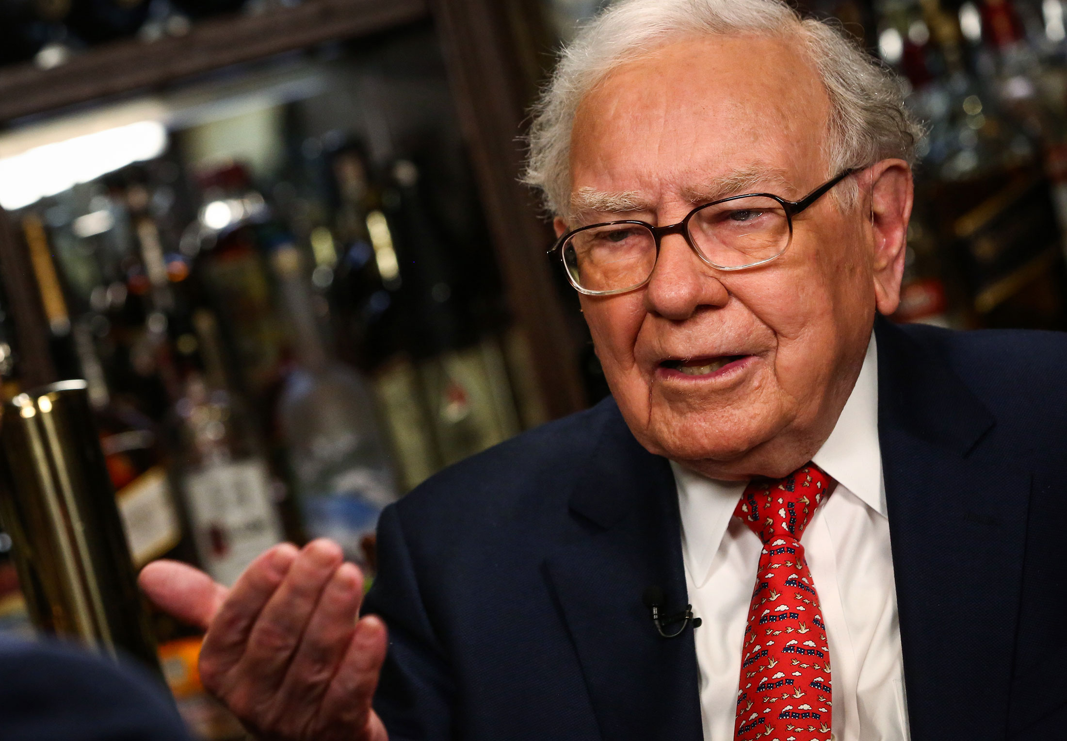 Warren Buffett’s Favorite Valuation Metric Is Ringing an Alarm - Bloomberg
