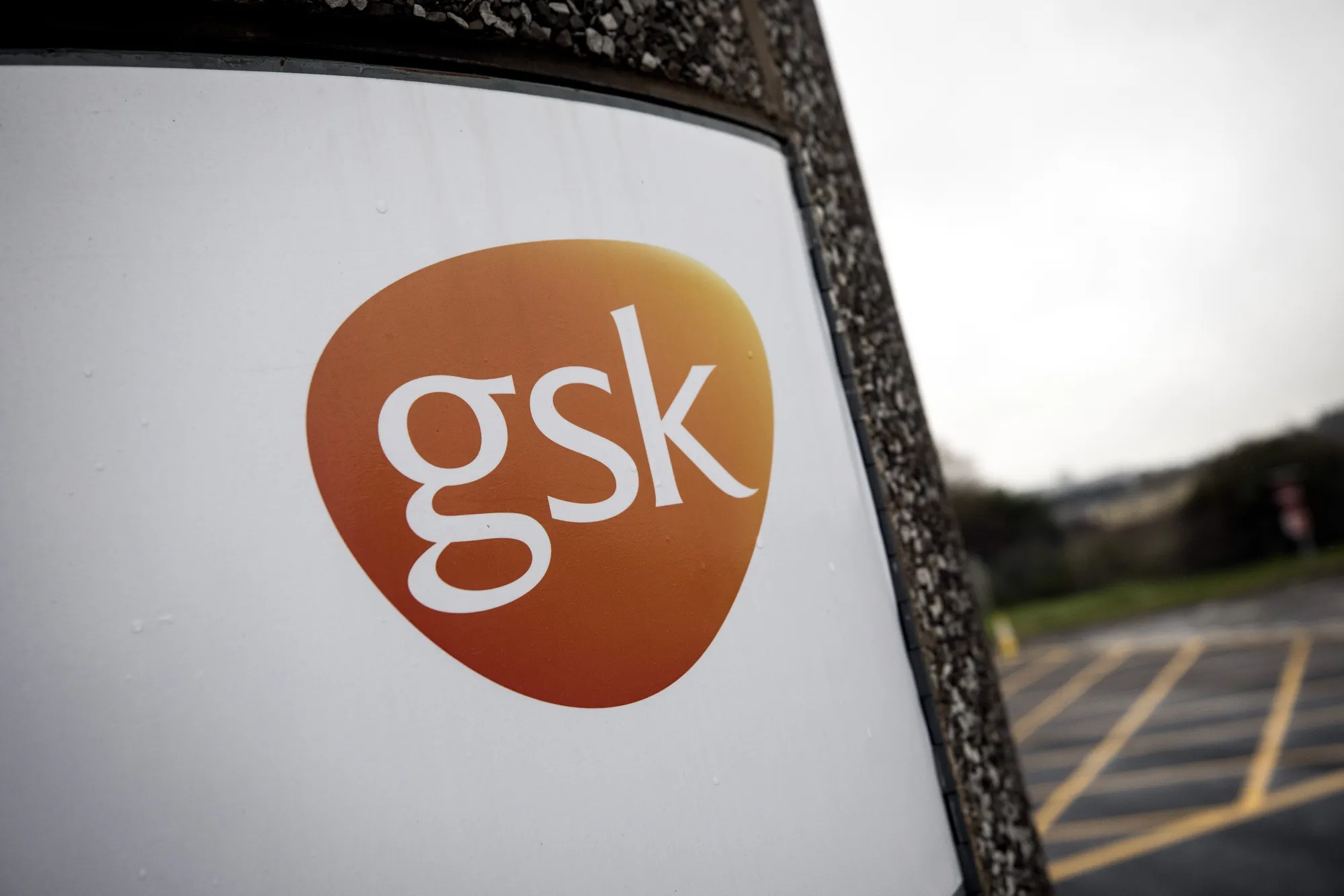 GSK to Hire Top AstraZeneca Dealmaker After Agreement Reached - Bloomberg