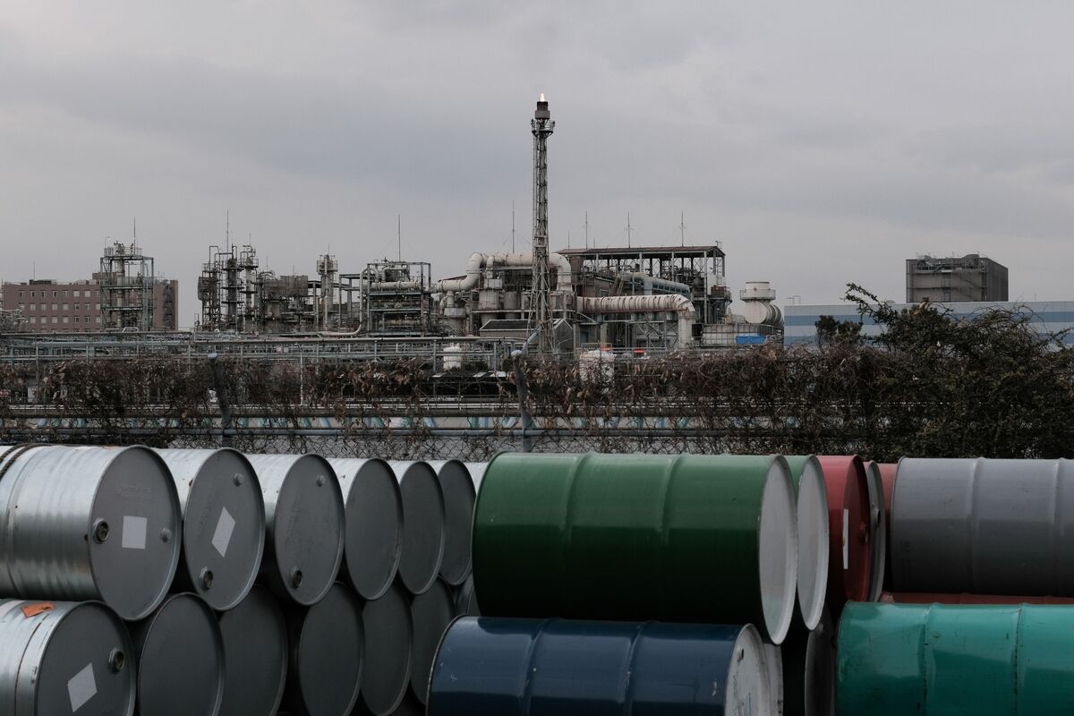 Signs of War’s Hit to Manufacturing Emerge in Japan, Australia - Bloomberg