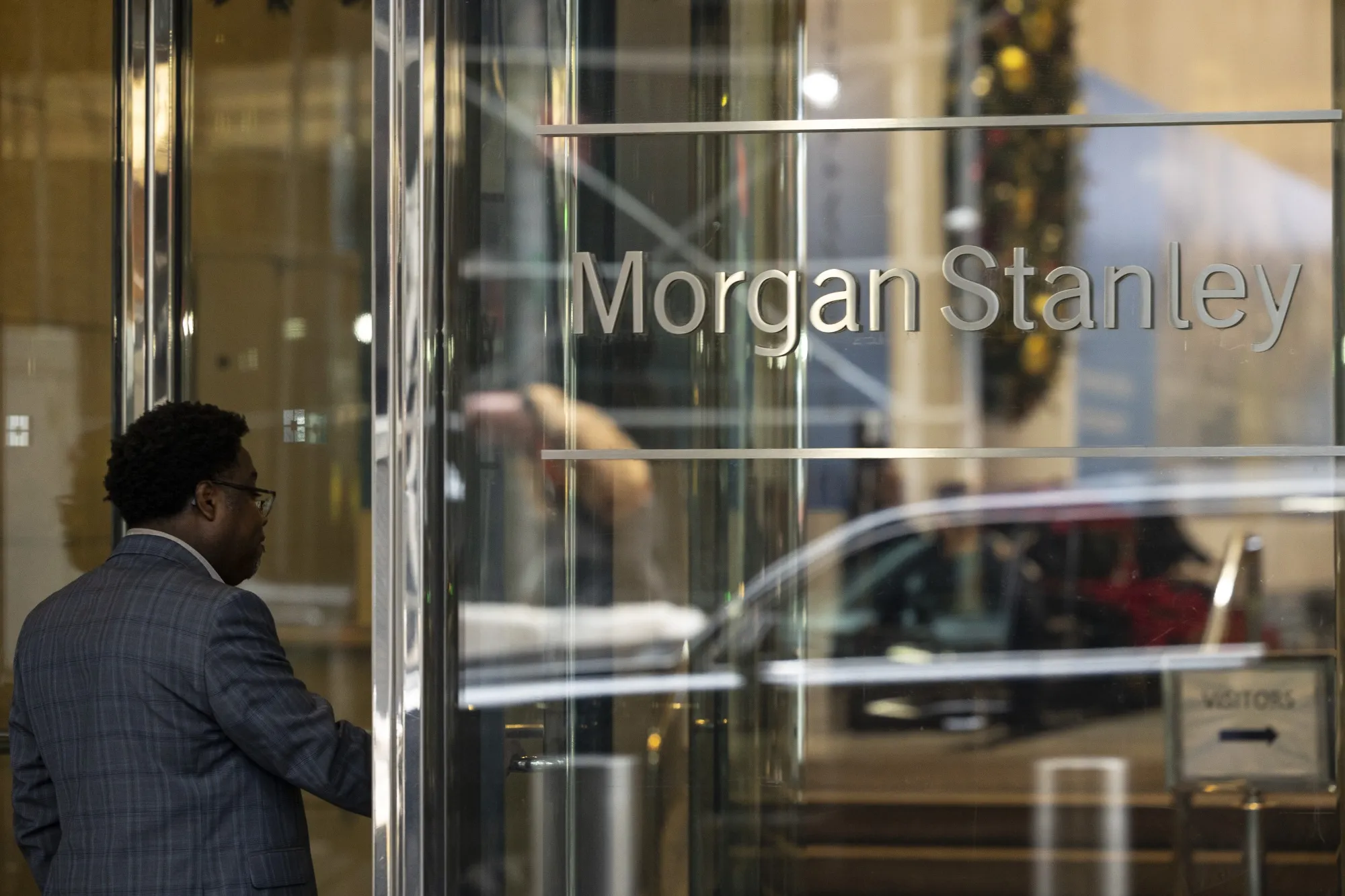 Investors Should Buy Bonds in Bet That Inflation Will Ease, Morgan ...
