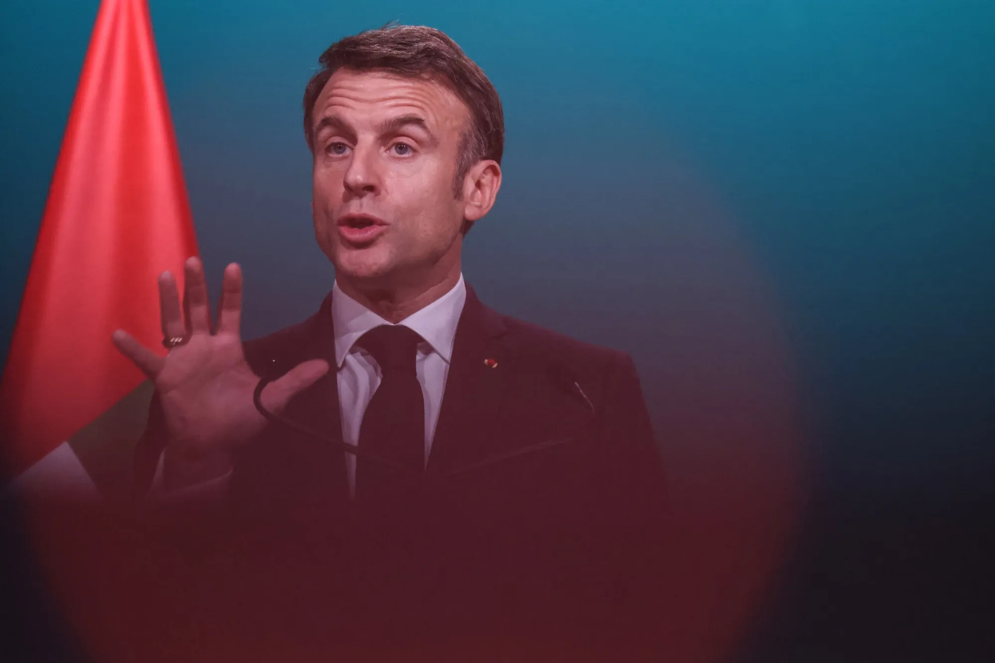 Macron Makes Ukraine Central in European Election Campaign - Bloomberg