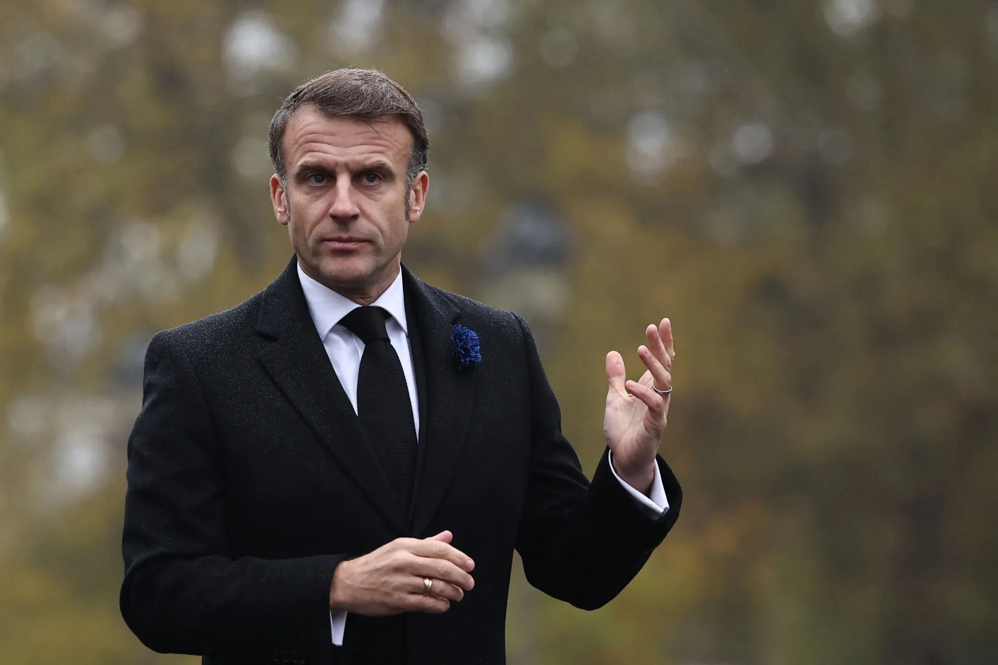 Macron: gobierno francés puede sobrevivir moción de censura - Bloomberg