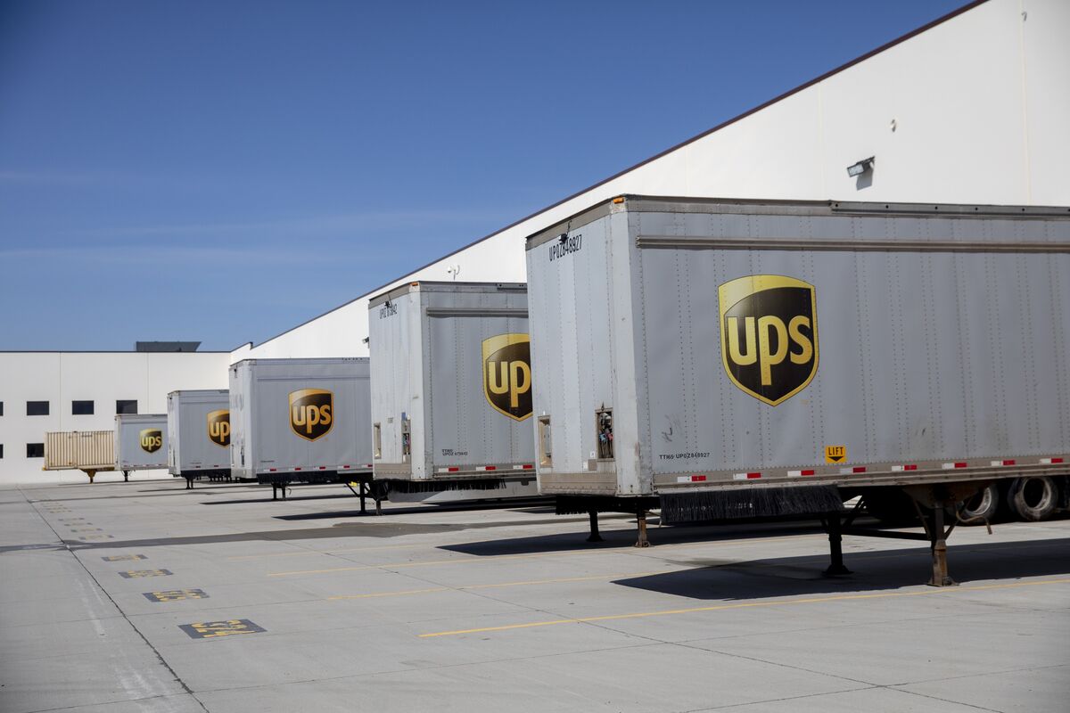 UPS to Raise Average Prices by 5.9%, Matching FedEx’s Increase - Bloomberg