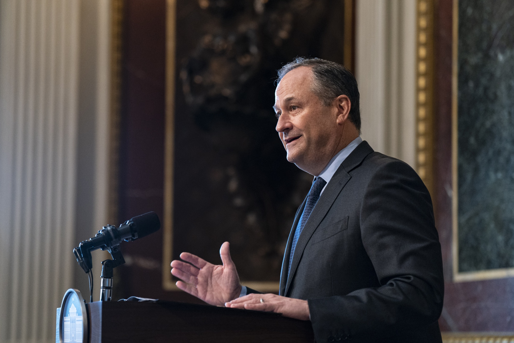 Patriots Owner Kraft Meets Doug Emhoff to Discuss Antisemitism - Bloomberg