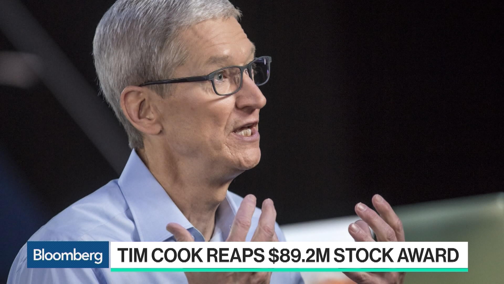 Watch Tim Cook Reaps $89.2 Million Stock Award - Bloomberg