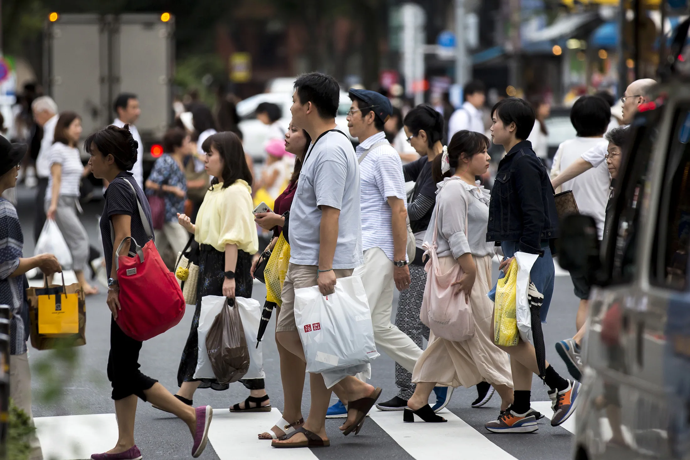 Japan Retail Sales Rise for 11th Consecutive Month - Bloomberg