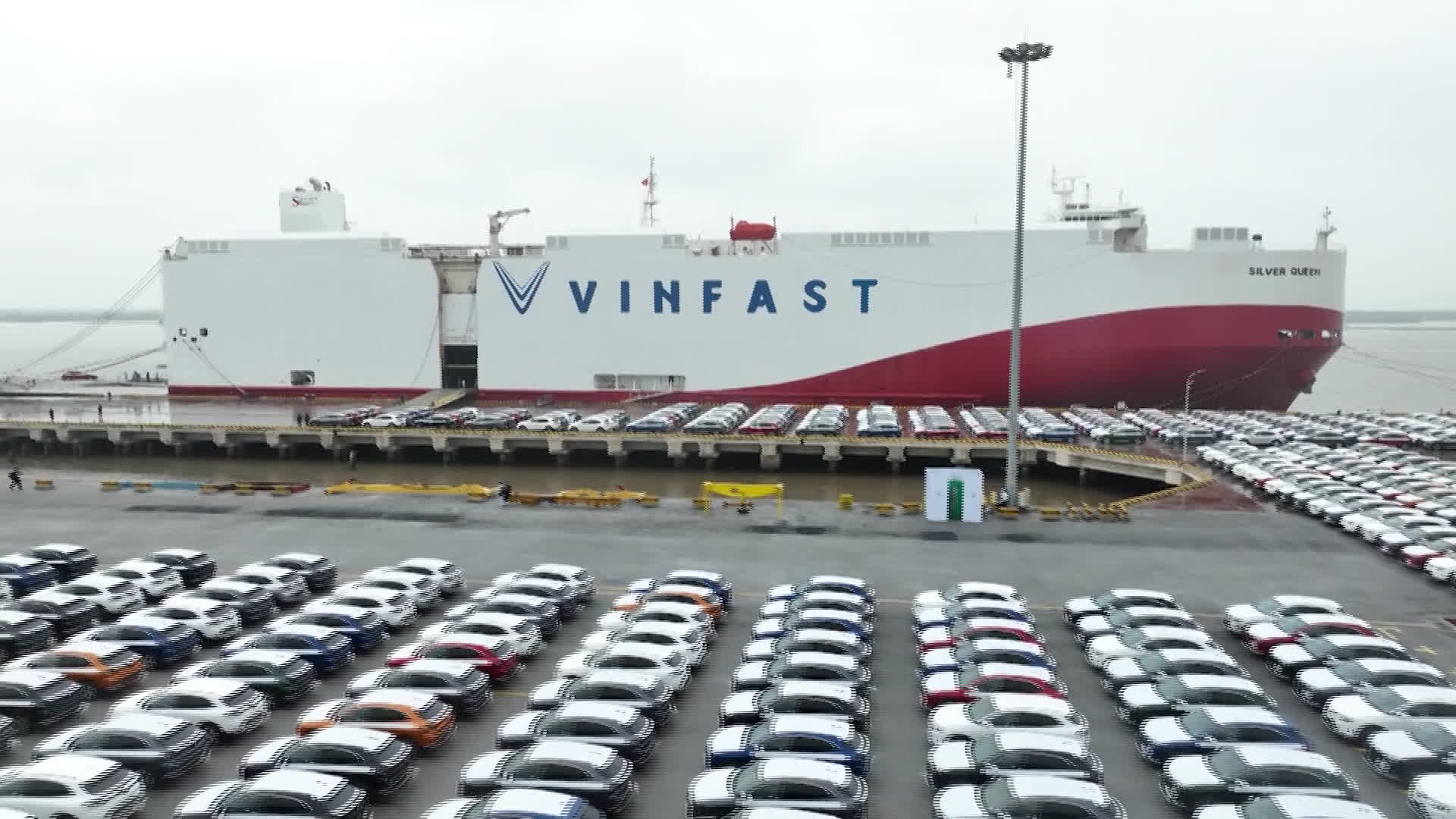 Watch VinFast Ships First EVs to California Amid US IPO Plan - Bloomberg