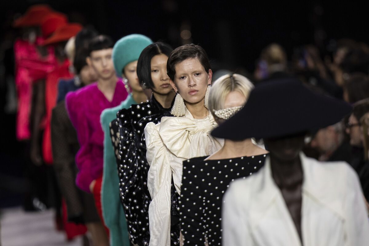 Balmain Pieces Stolen in Attack Ahead of Paris Fashion Week - Bloomberg