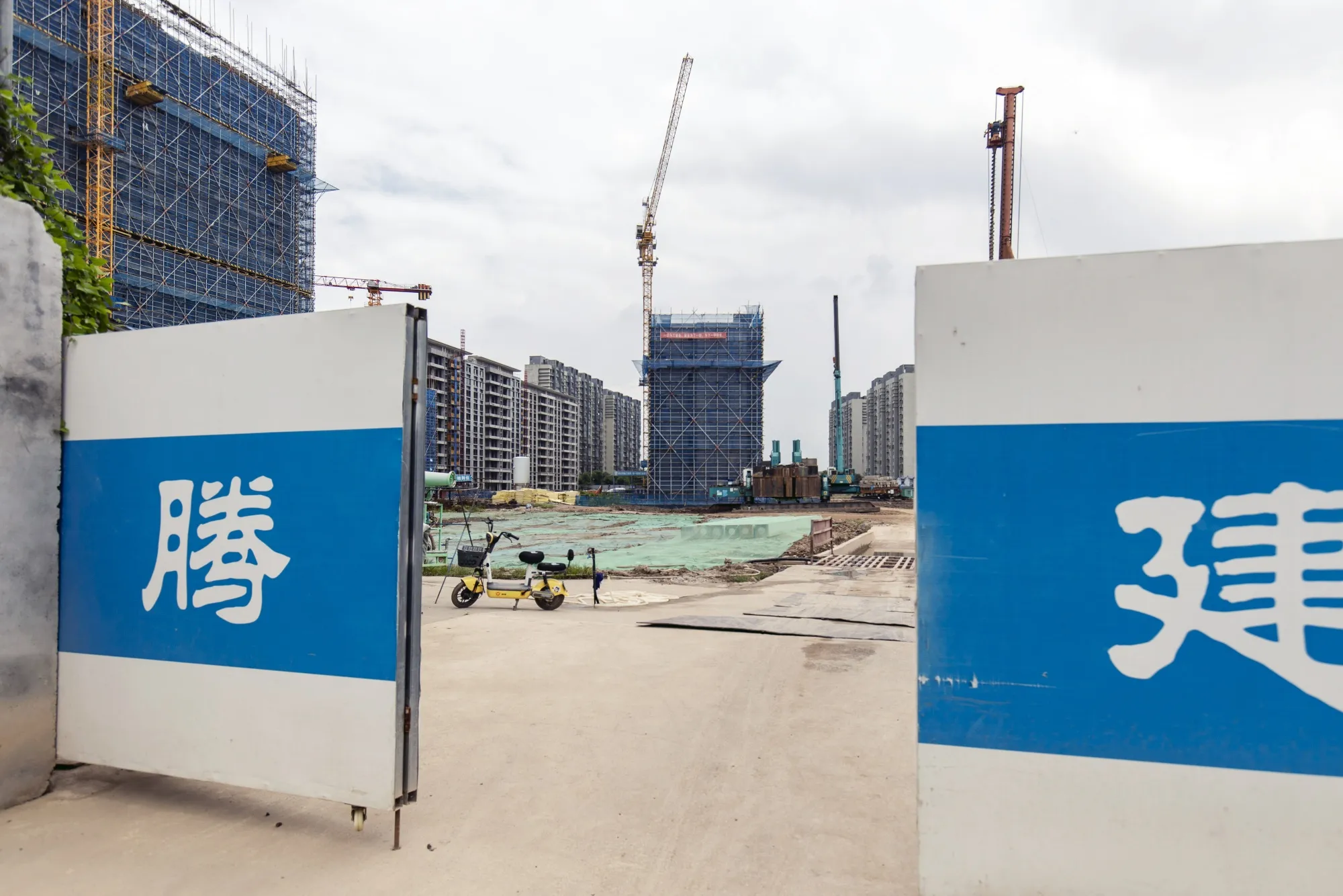 China's Country Garden Extends Sales Slump as Financial Woes Pile Up ...