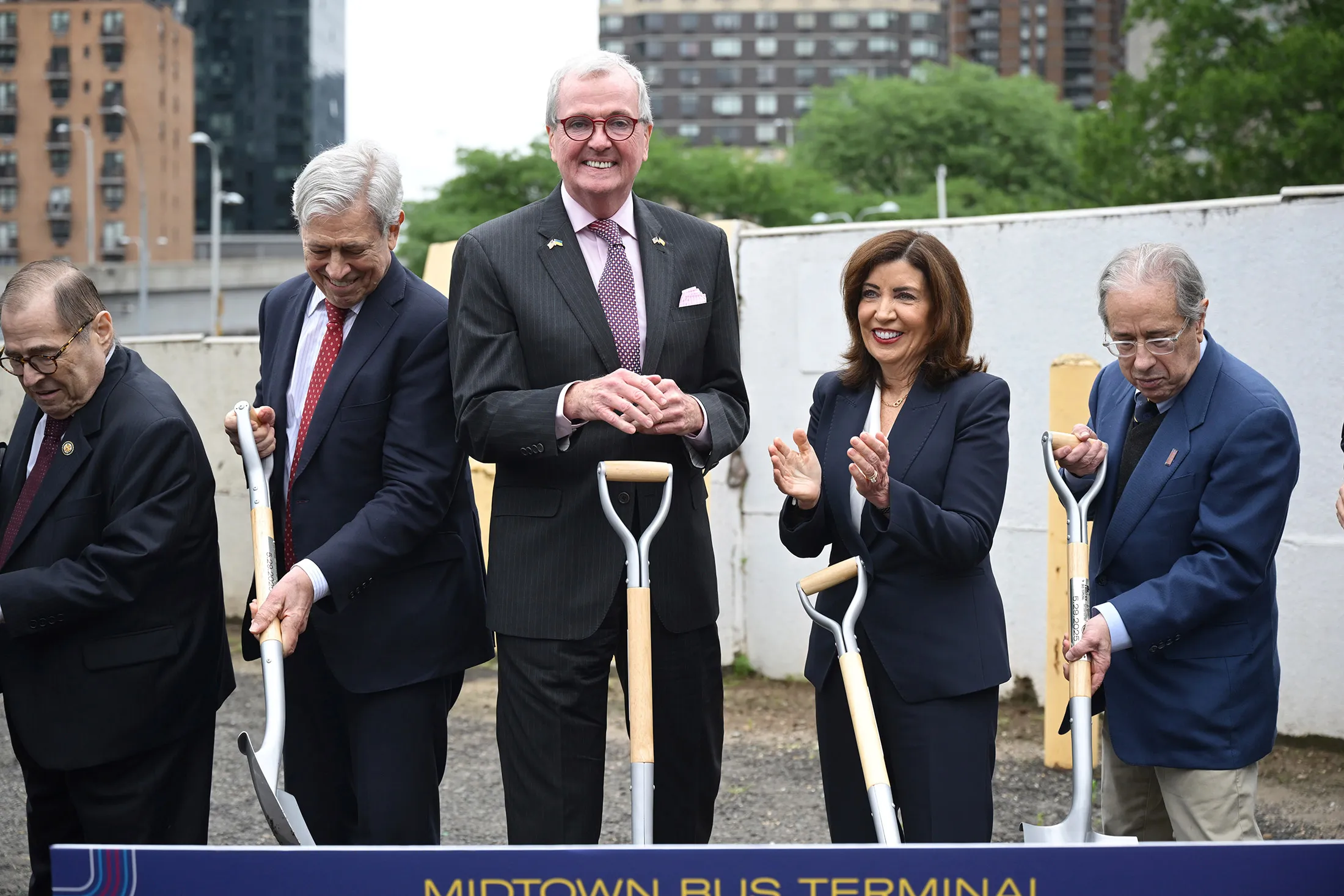 Hochul and Murphy Break Ground on $10 Billion NYC Bus Terminal - Bloomberg