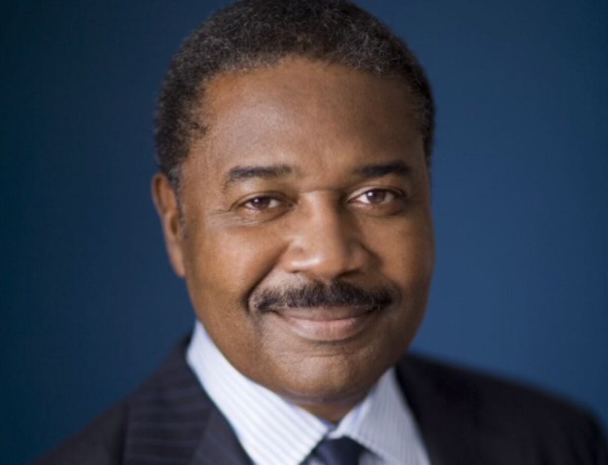 Apollo Hires Legendary Banker Bill Lewis to Boost Top Ranks - Bloomberg