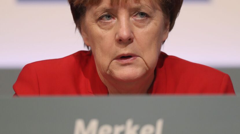 Merkel Backs German Full-Veil Ban in Pitch to CDU Members - Bloomberg