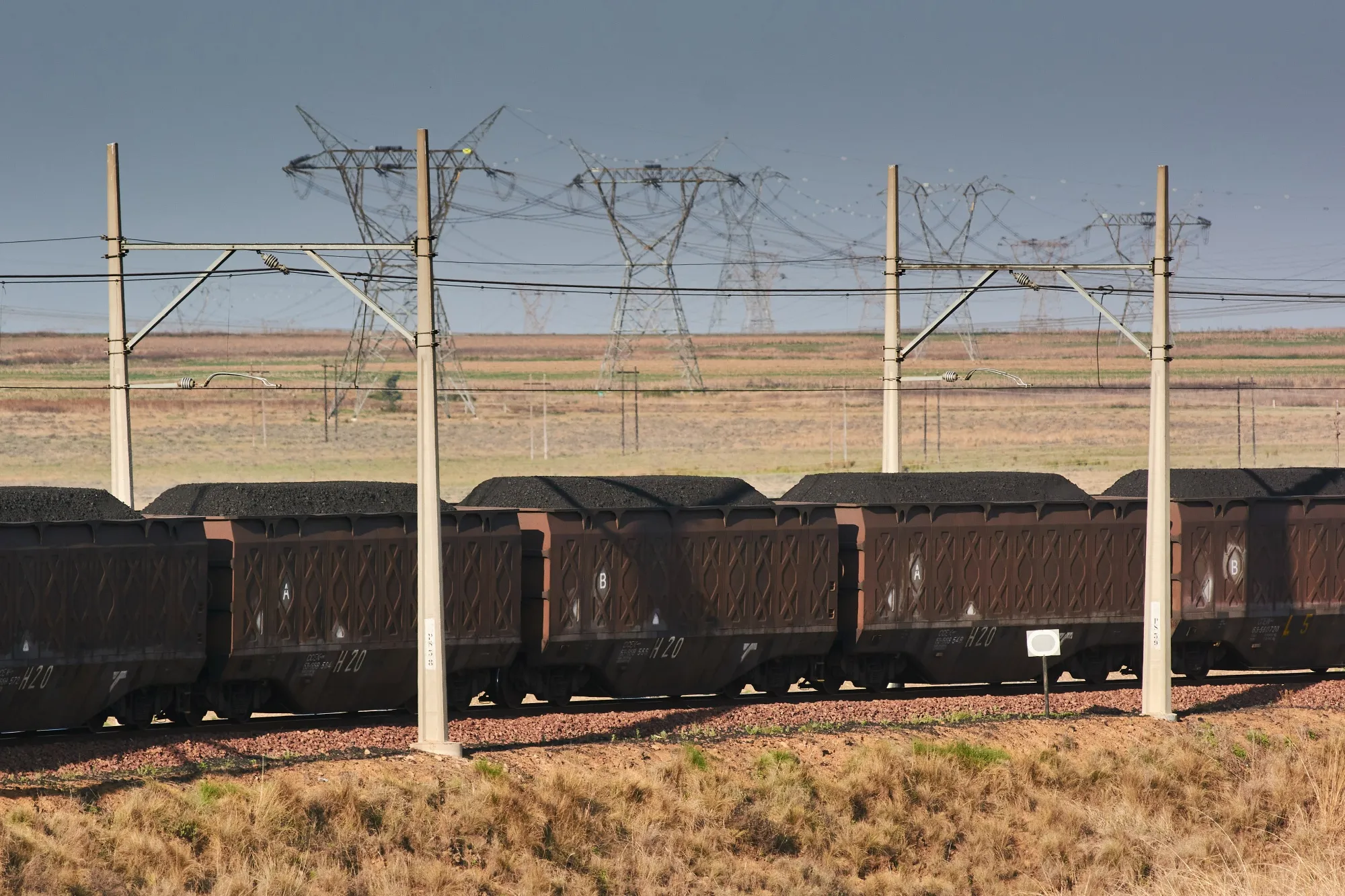 Thungela’s Profit Drops on Cheaper Coal, South African Rail - Bloomberg