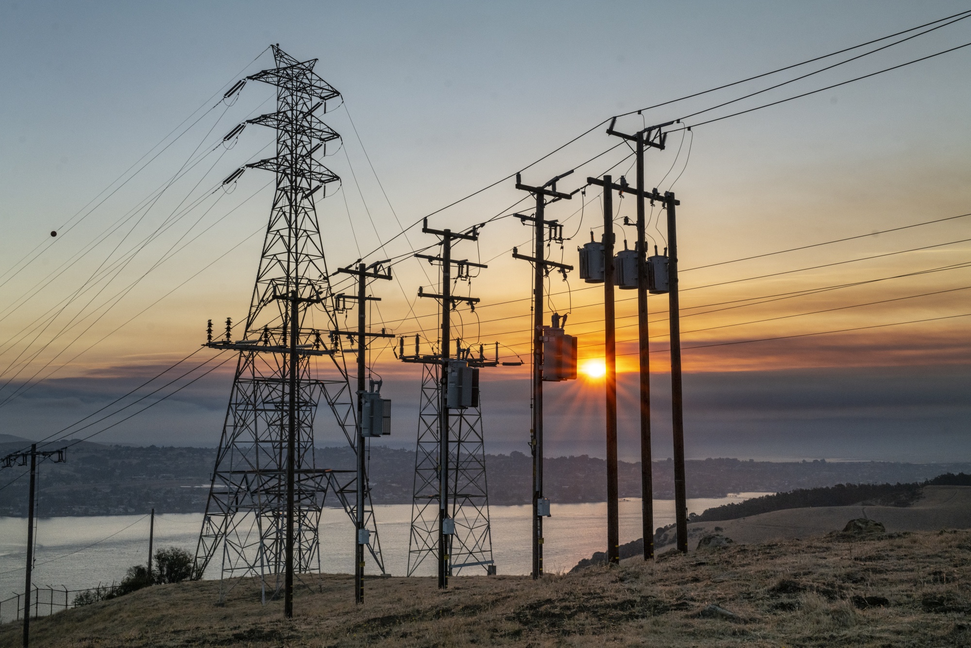 California Grid Operator Doesn’t Expect Rolling Blackouts Today - Bloomberg