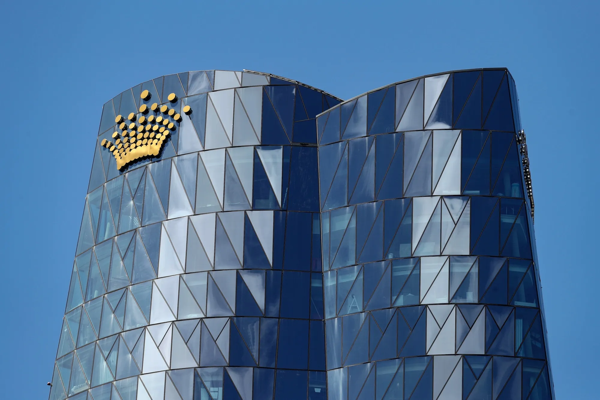 Crown CEO Ken Barton Clings On After Scathing Casino Report - Bloomberg