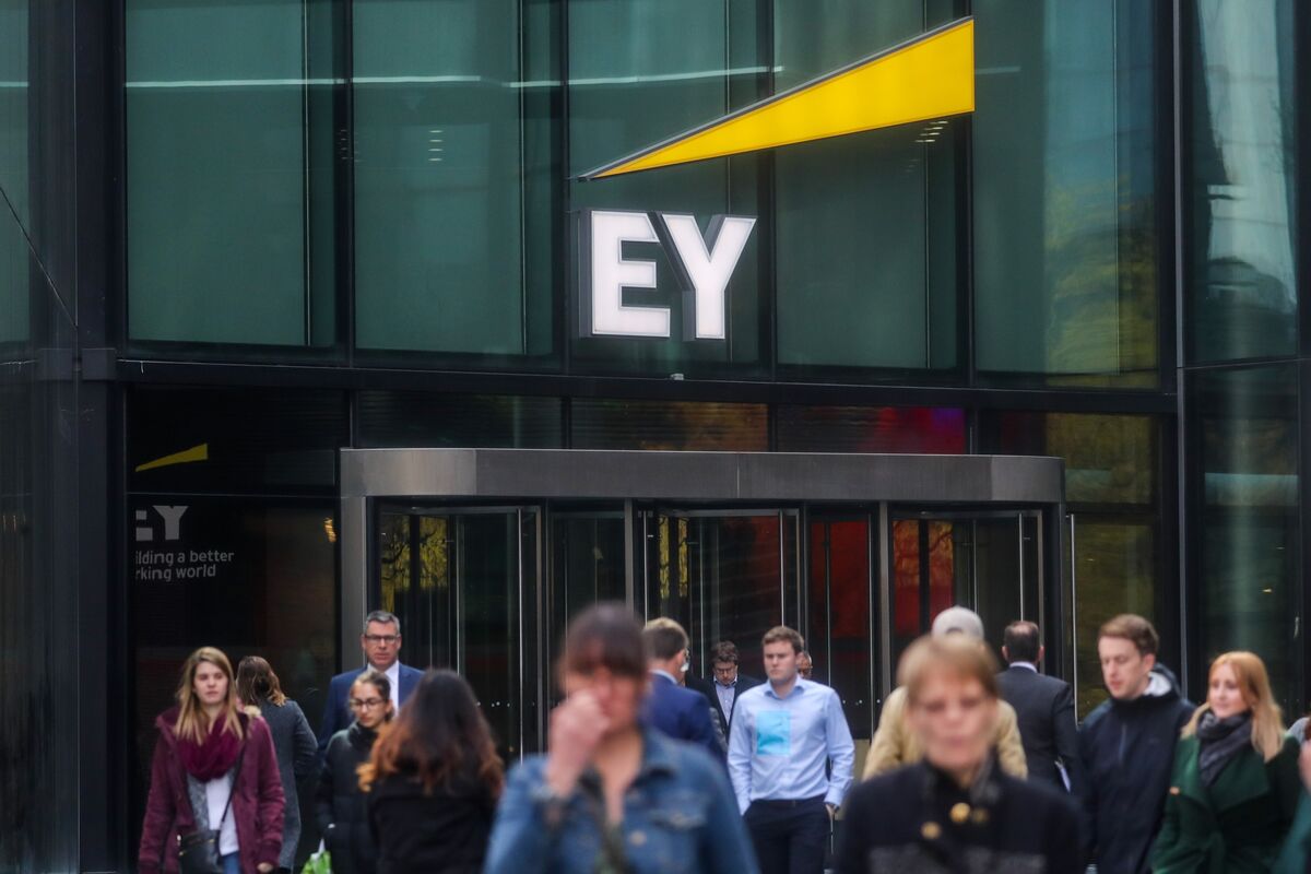Ernst & Young UK Raises Partner Pay After Revamp Under New Boss - Bloomberg