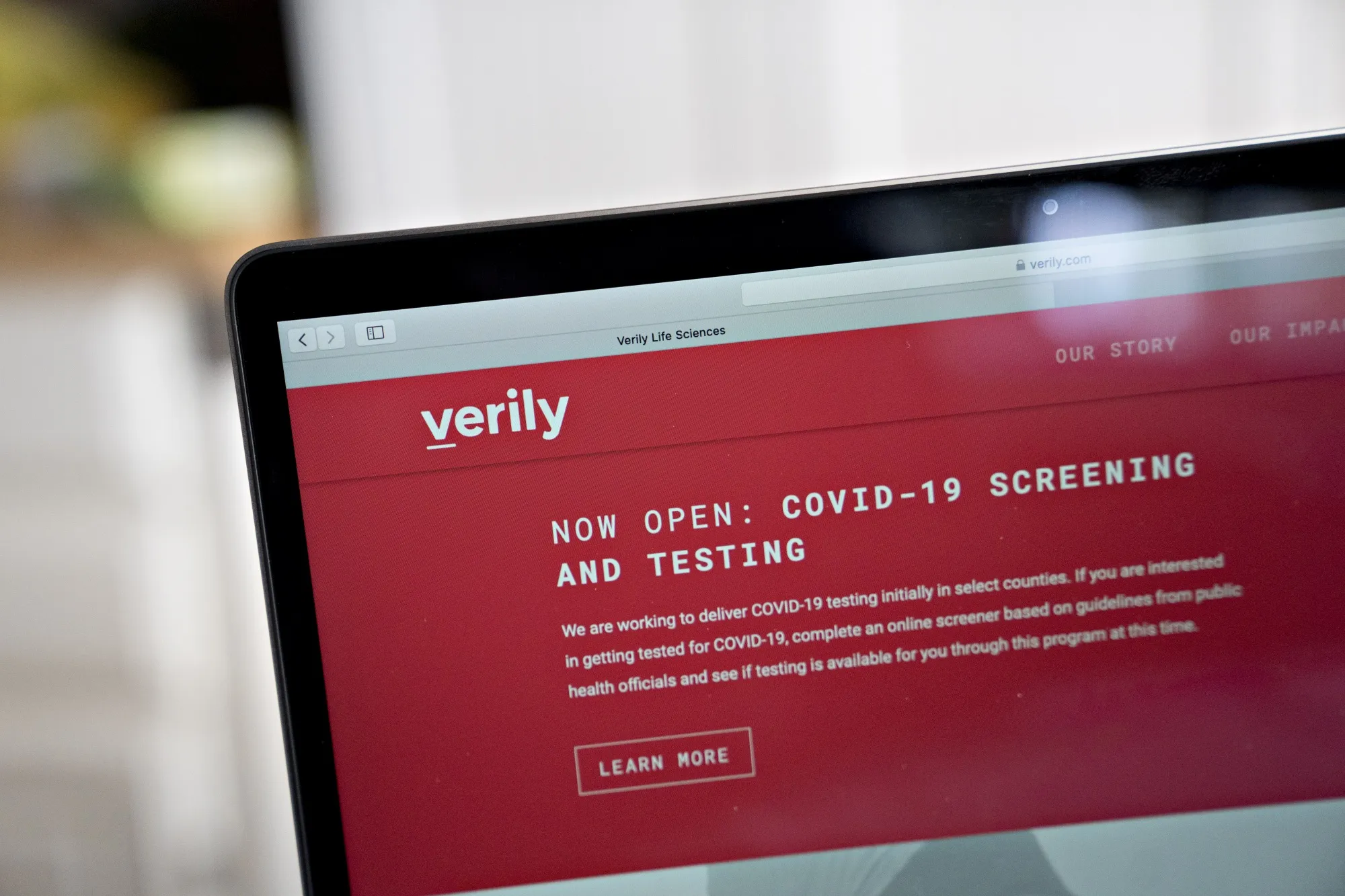 Verily Raises $1 Billion Led by Alphabet, Swaps Executives - Bloomberg