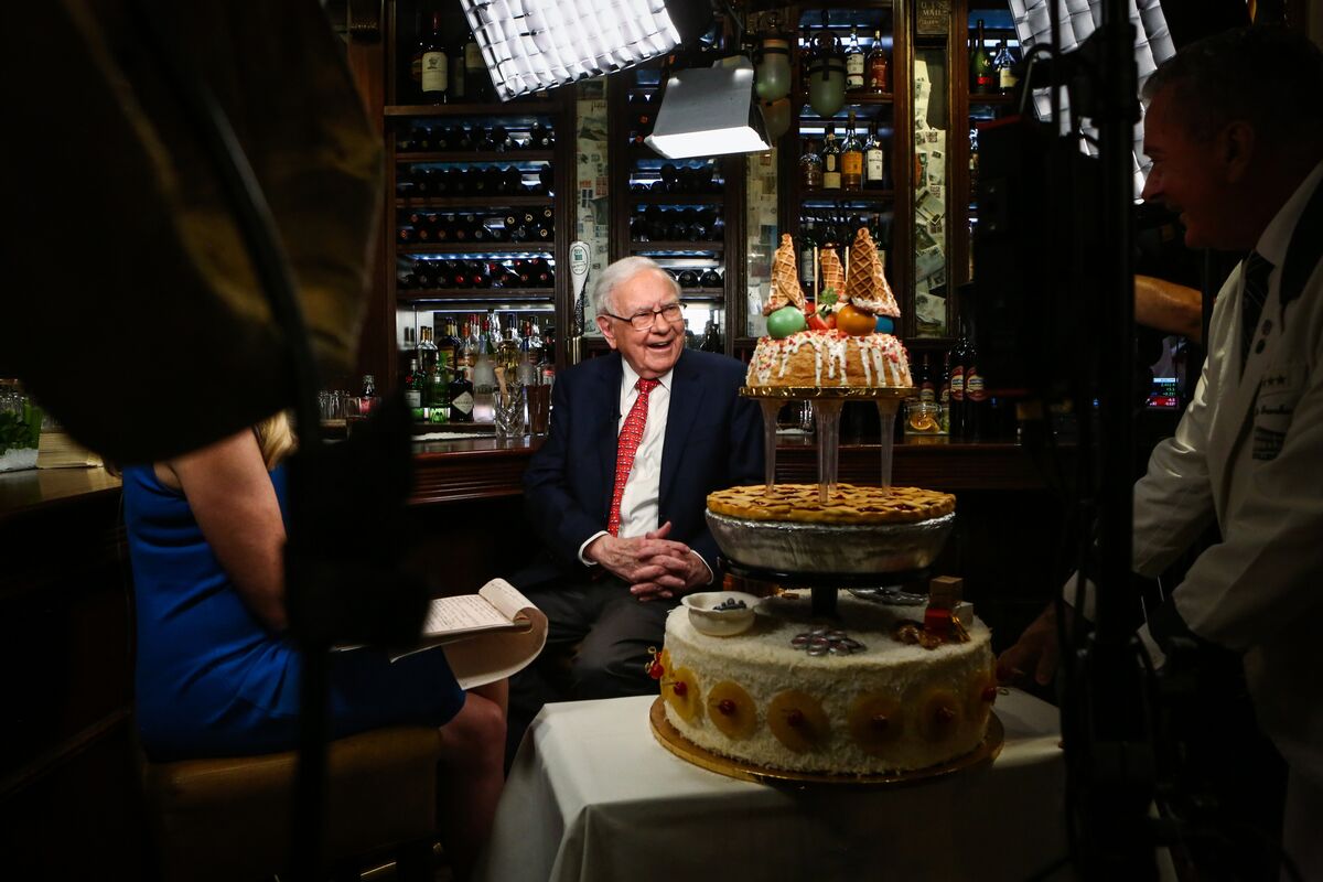 Warren Buffett Lunch Turns Into Dinner for Crypto Faithful - Bloomberg