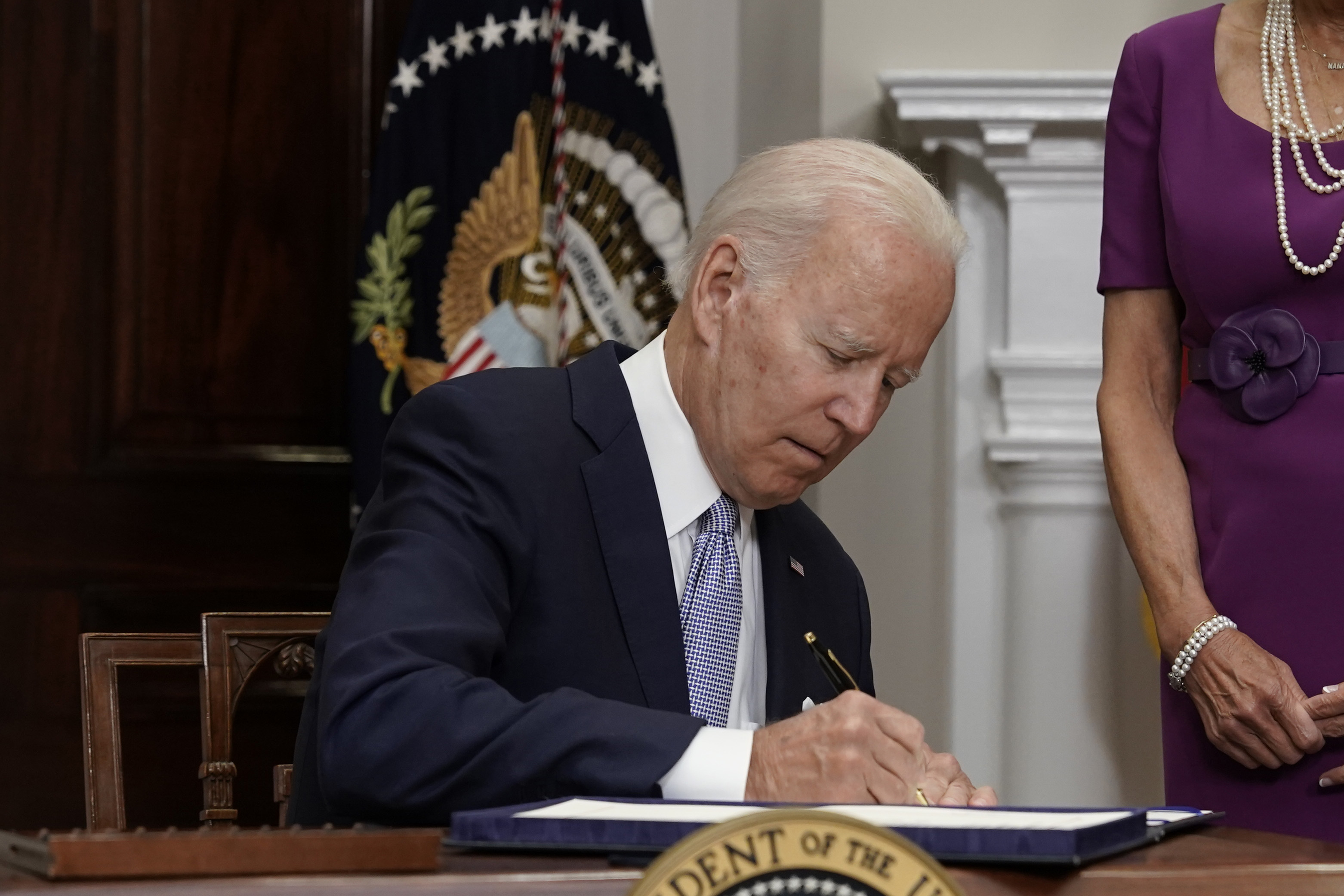Biden Says US Must Deal With Gun Violence to Reduce Crime - Bloomberg