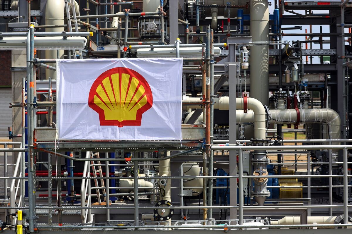 Shell Considers Slowing the Pace of Its Carbon Emissions Cuts in ...
