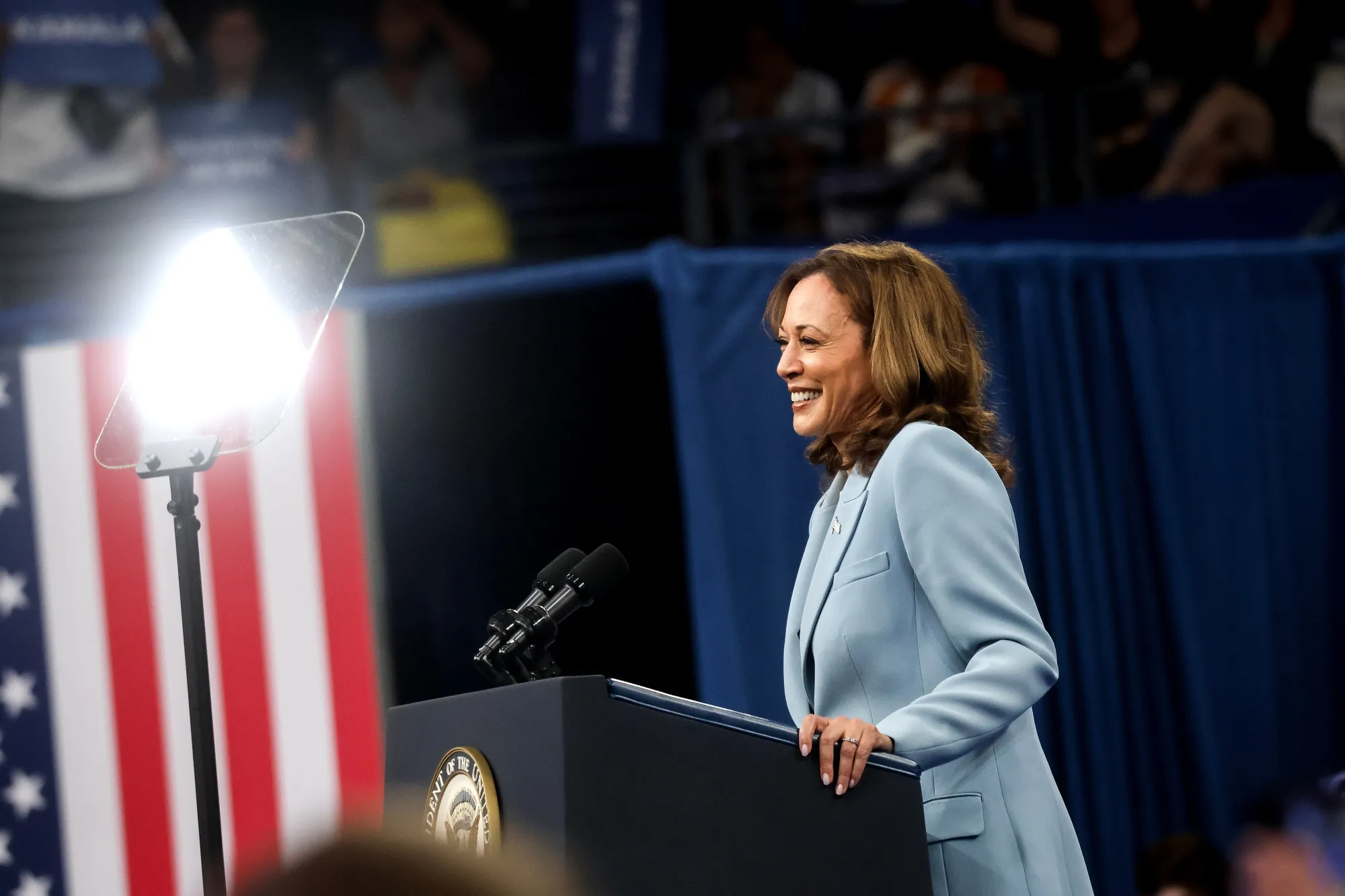 Kamala Harris Pledges to Sign Border Bill That Trump Opposed - Bloomberg