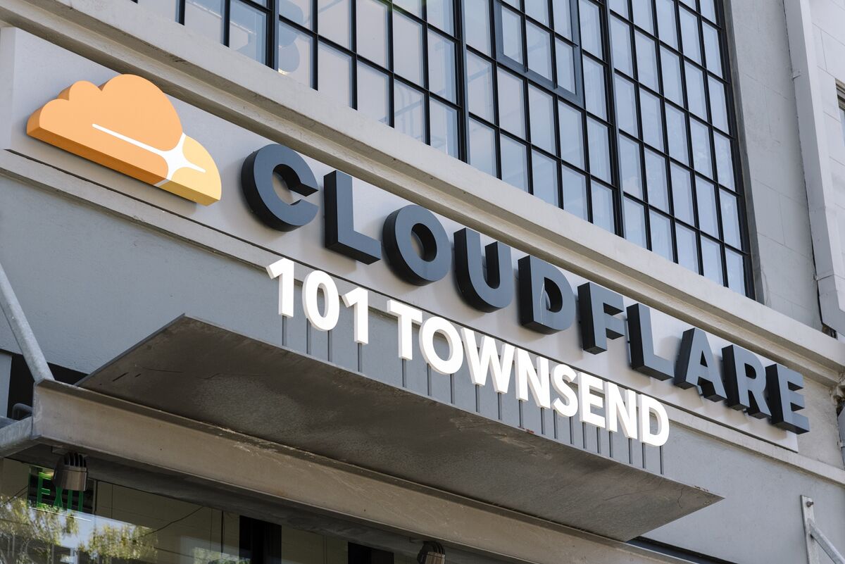 Cloudflare (NET) Raises $525 Million in Above-Range IPO - Bloomberg
