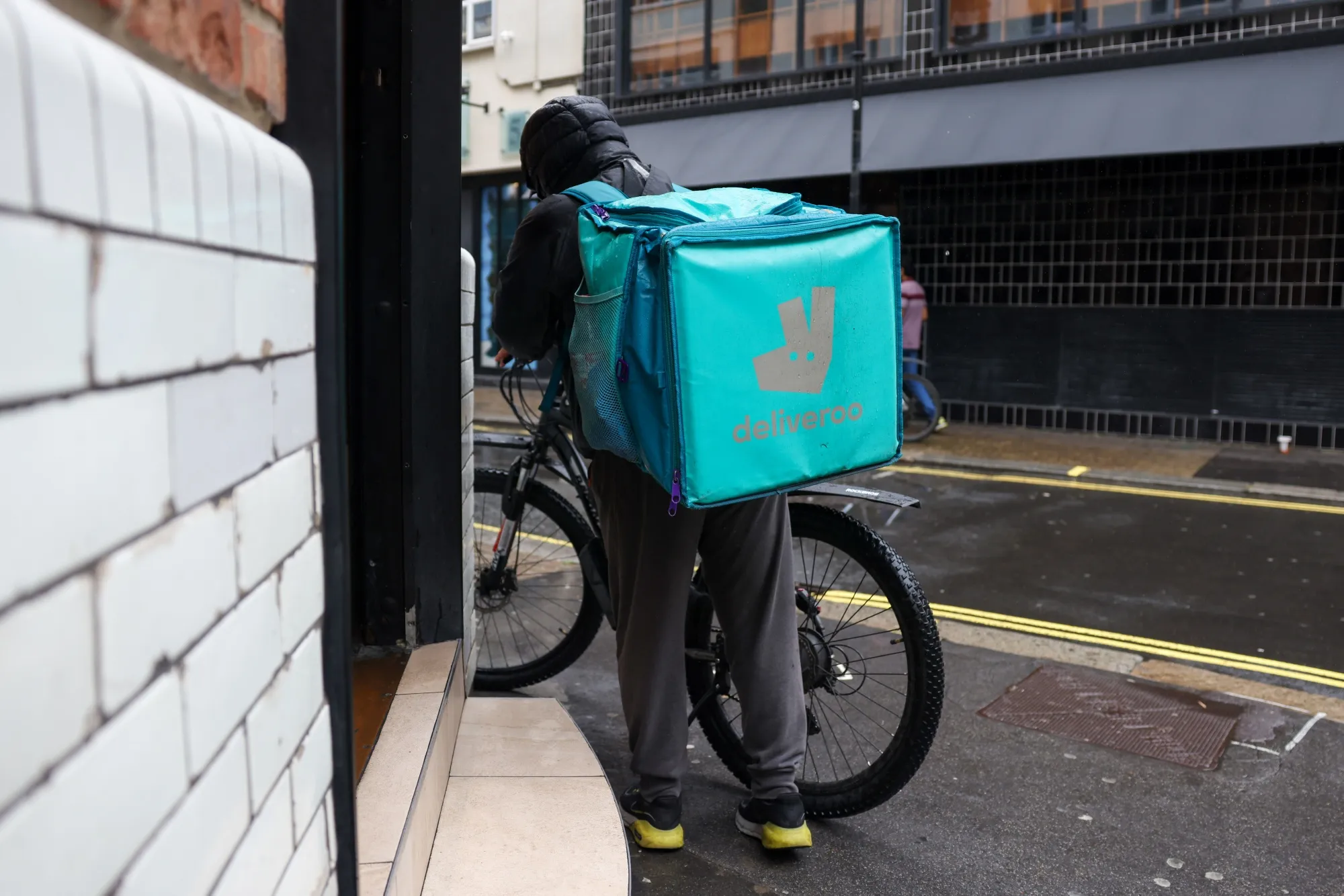 Deliveroo Stake Sold by Delivery Hero With £83 Million Share Sale ...