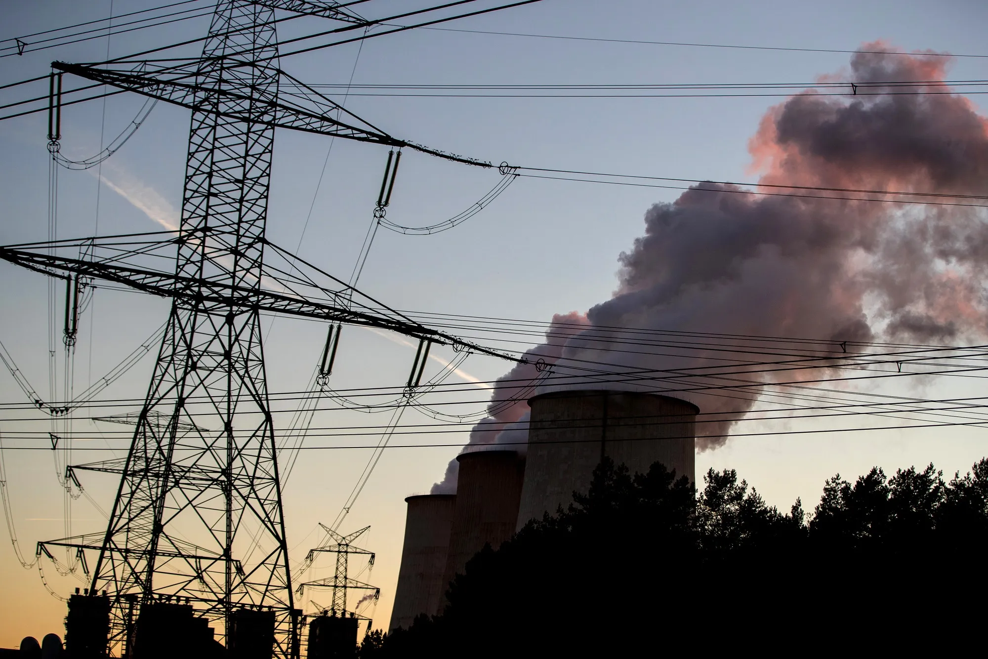 German Power Price Continues Decline on Warmer Weather Forecast - Bloomberg