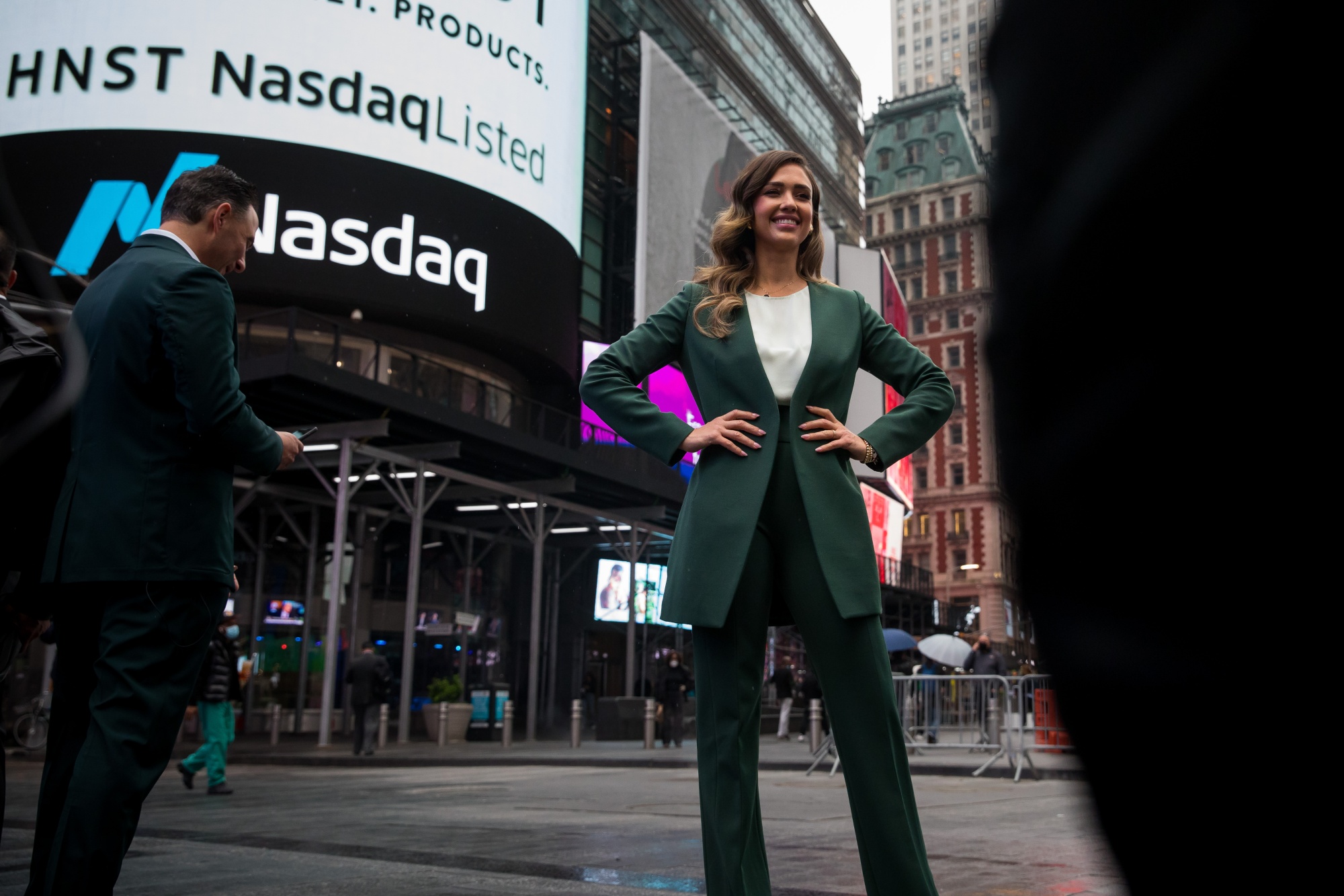 Jessica Alba to Skip NRF’s New York Conference Amid Covid Surge - Bloomberg